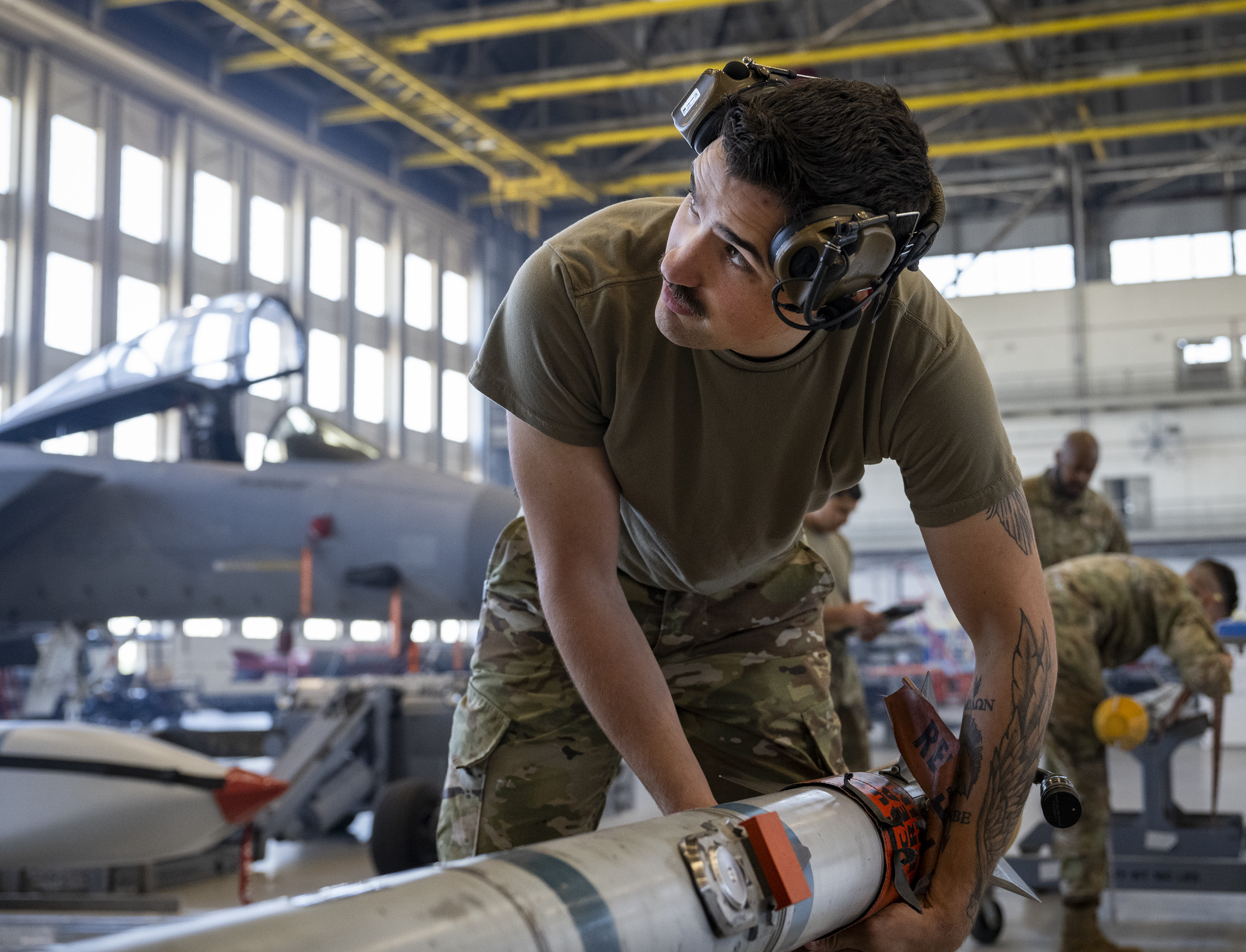 Big bombs, no problem in latest loadcrew competition (photos) > Air ...