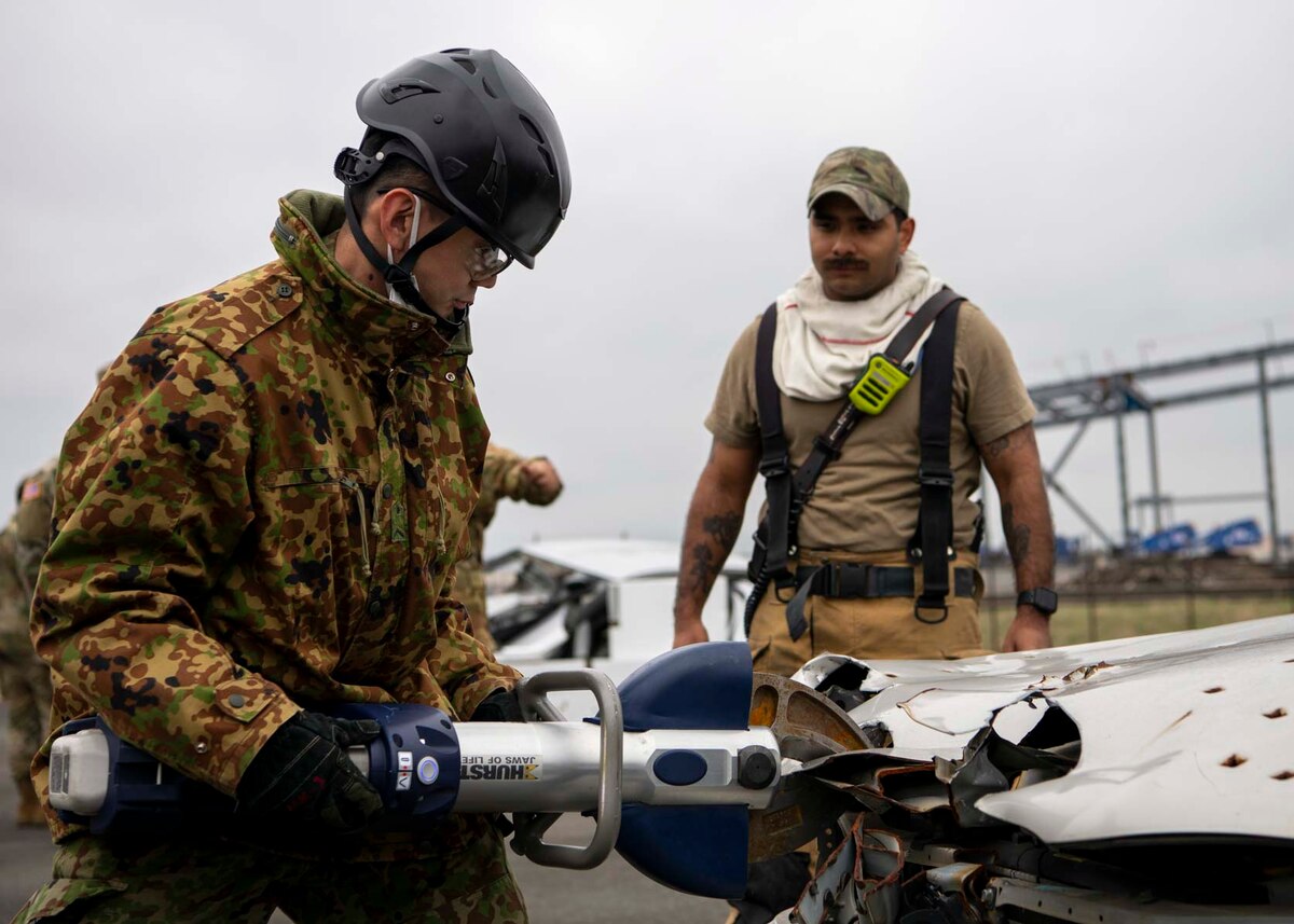 374th CES, JGSDF collaborate for emergency management training > Yokota ...