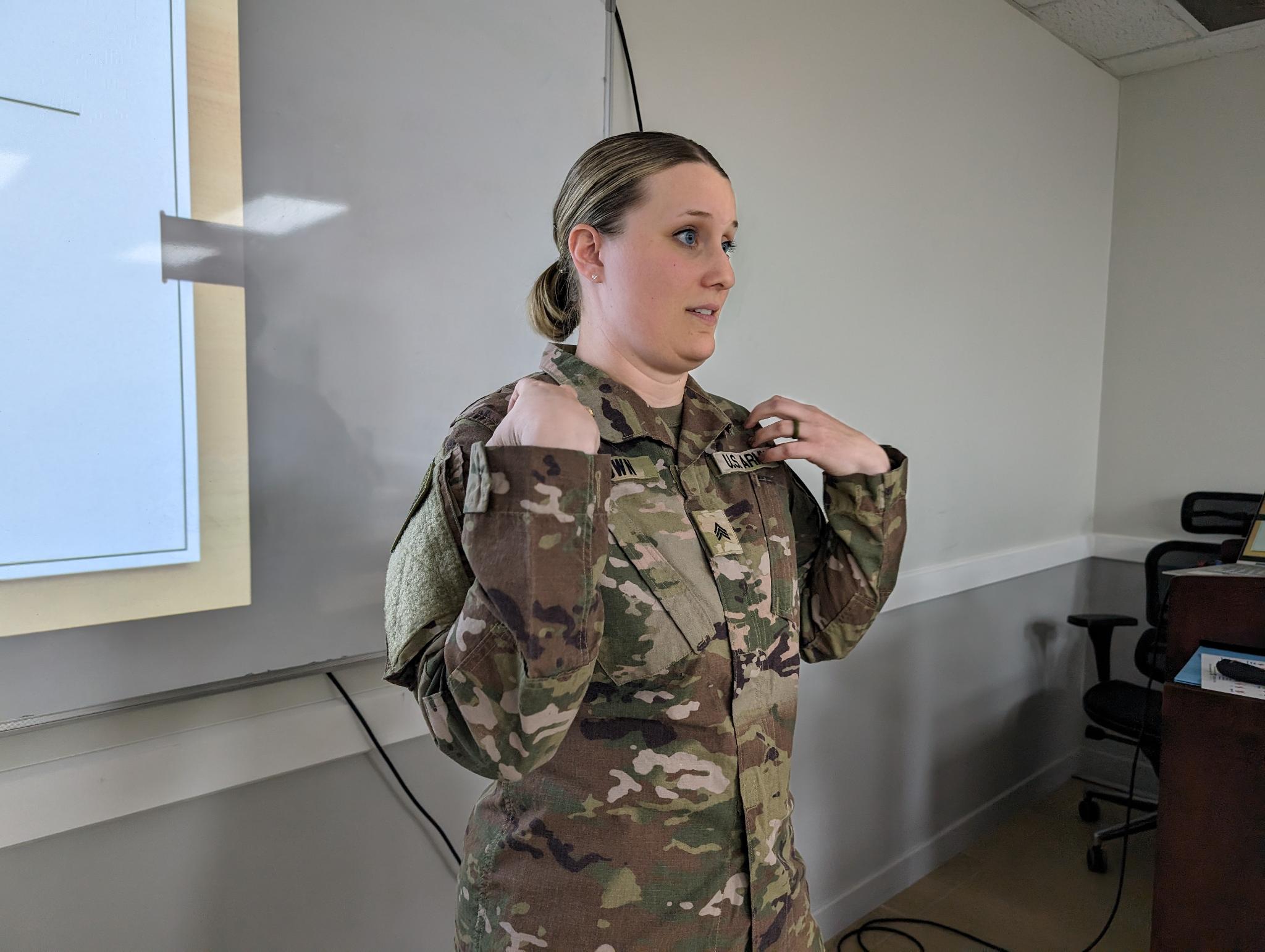 Soldier Teaches Sign Language to Deployed Troops > National Guard ...