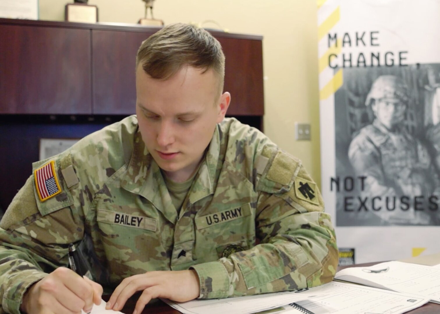 Oklahoma Army National Guard recruiter shows strength in community connection > Oklahoma ...