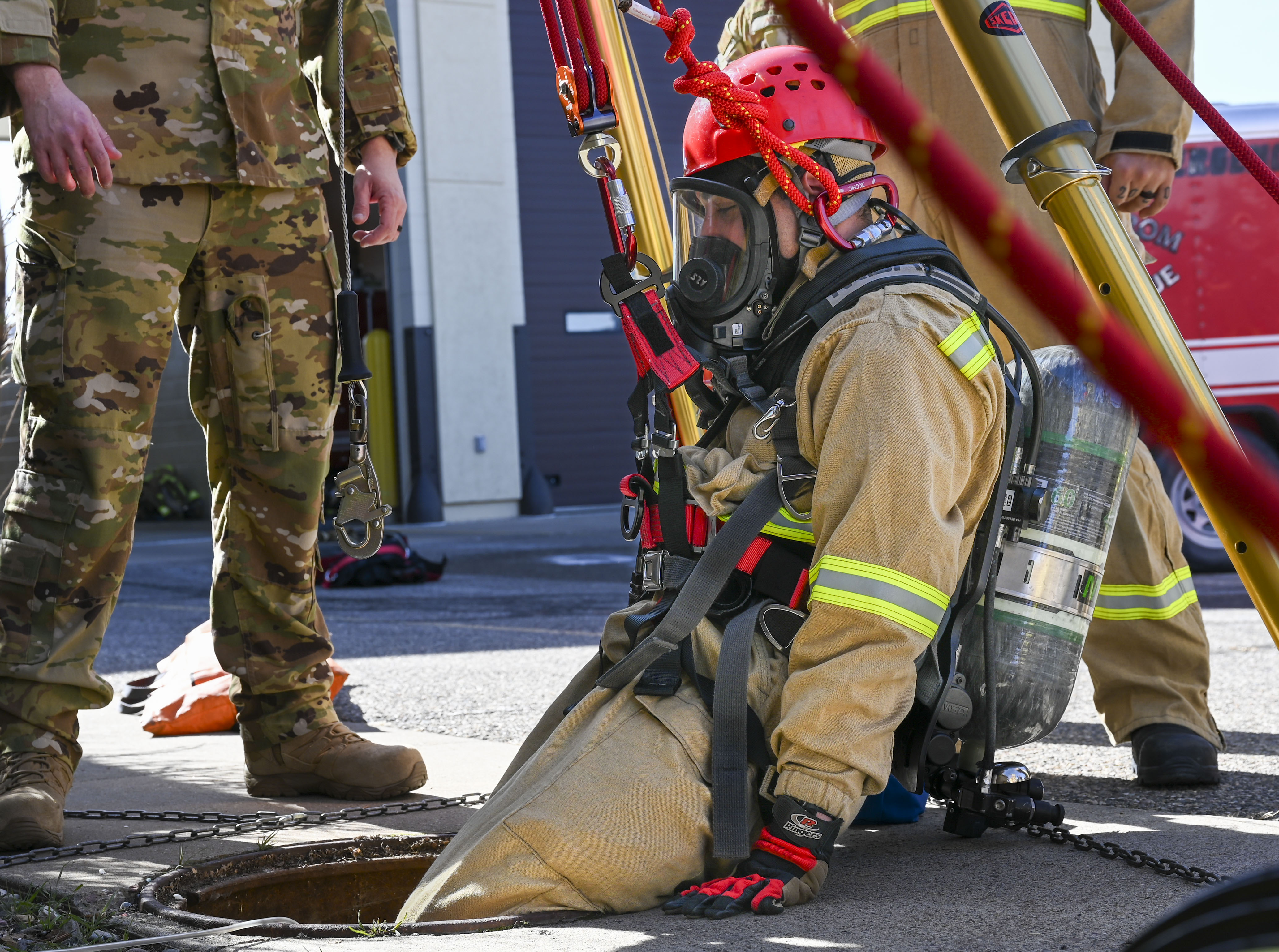341 CES firefighters hone confined space rescue skills > Kirtland Air ...