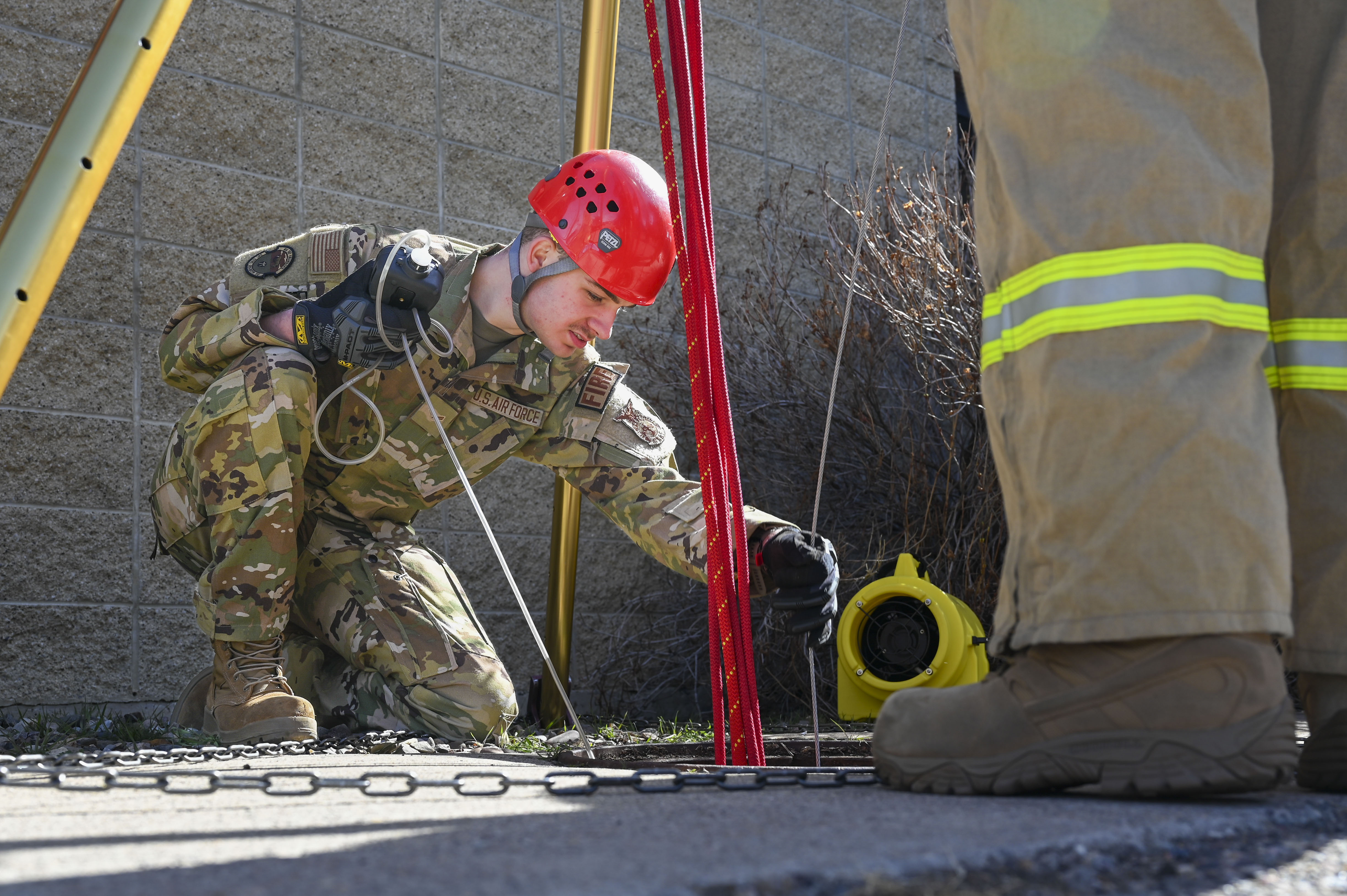 341 CES firefighters hone confined space rescue skills > Kirtland Air ...