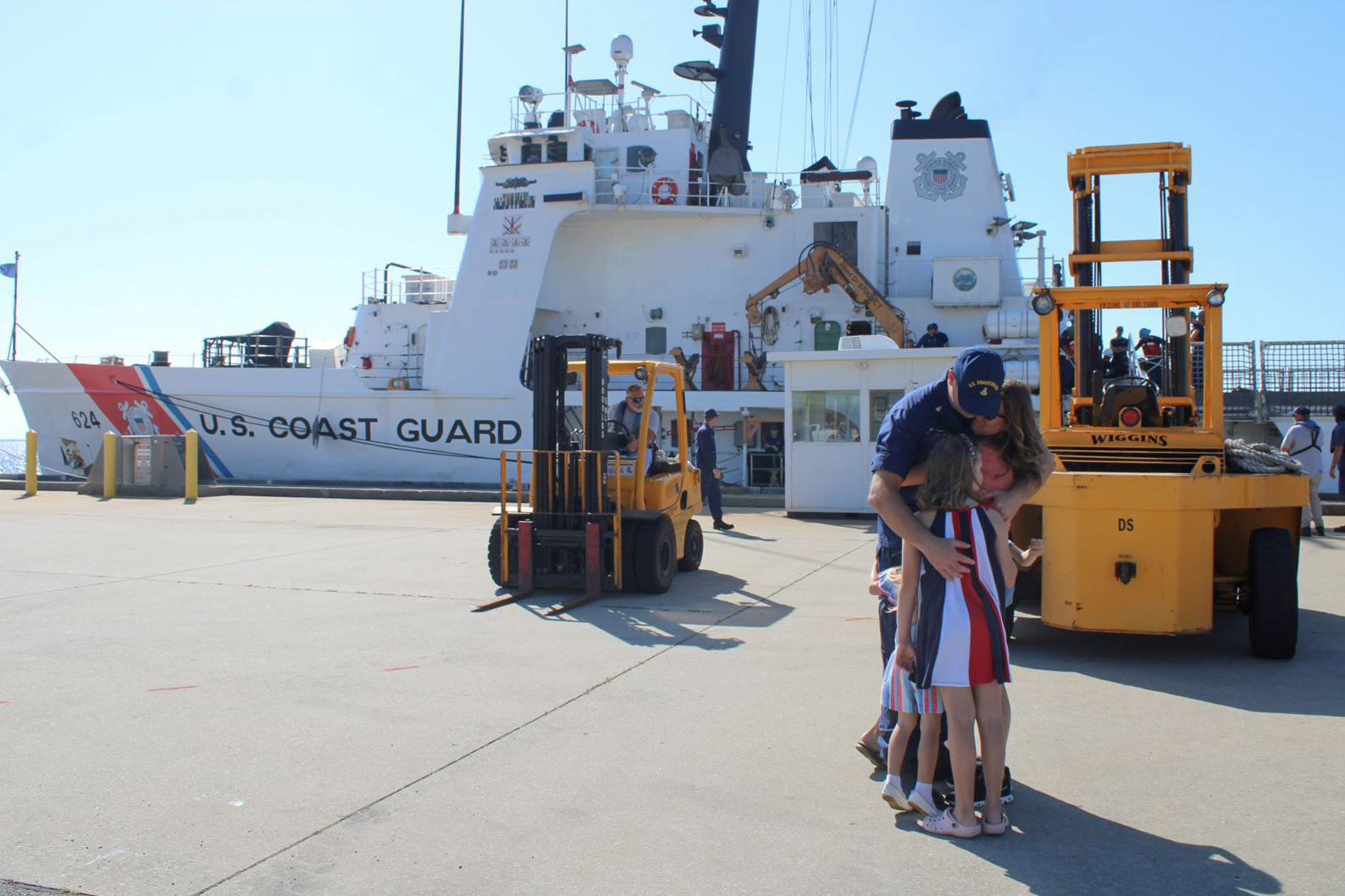 US Coast Guard Cutter Dauntless returns home to Florida after 61-day Operation Vigilant Sentry ...
