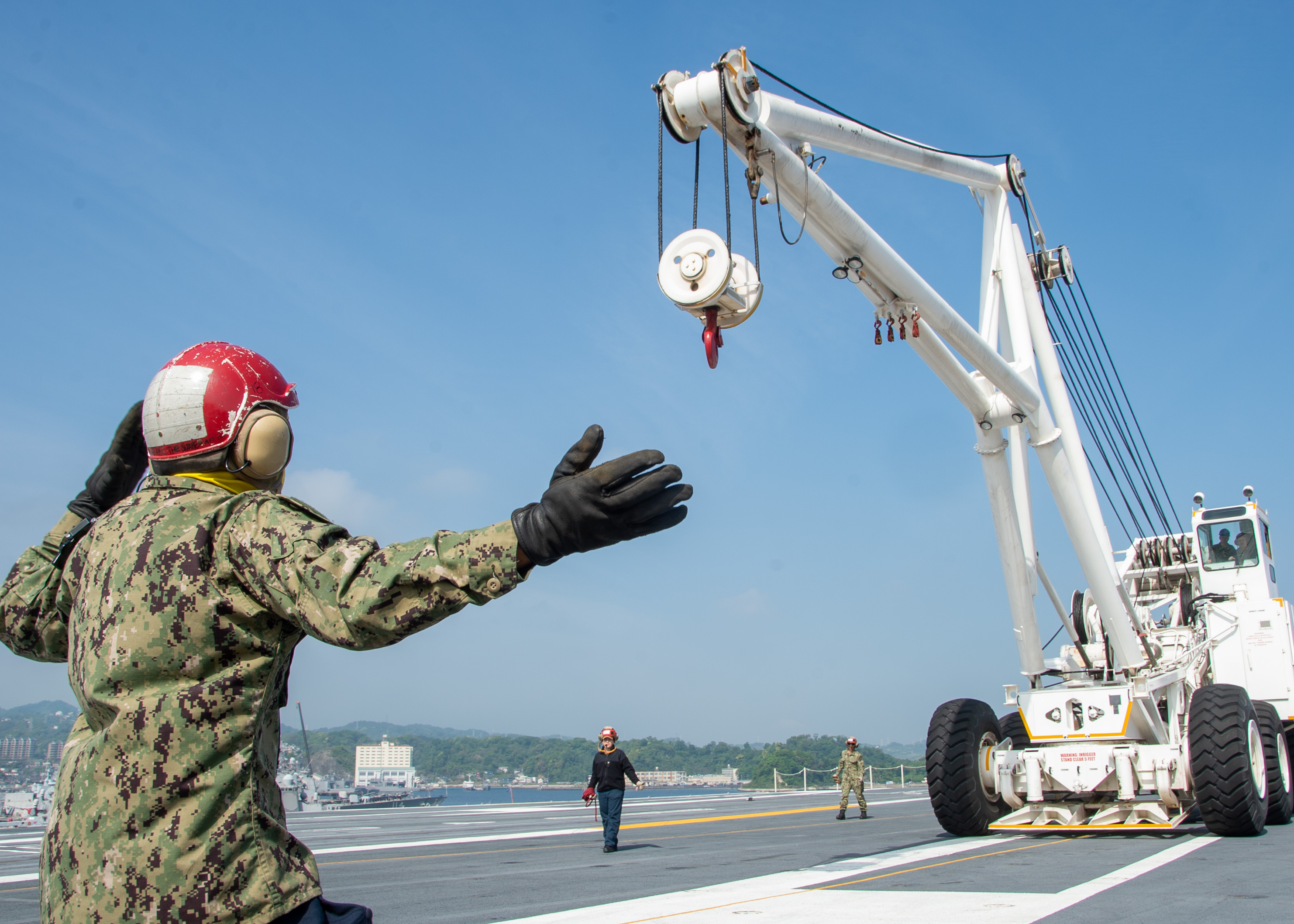 USS Ronald Reagan (CVN 76) Sailors maneuver the crash crane