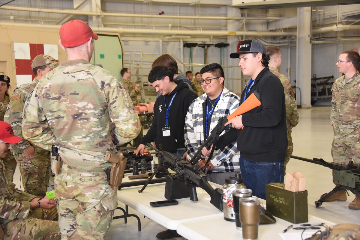 Iowa's 185th ARW hosts career fair > 185th Air Refueling Wing > Article ...