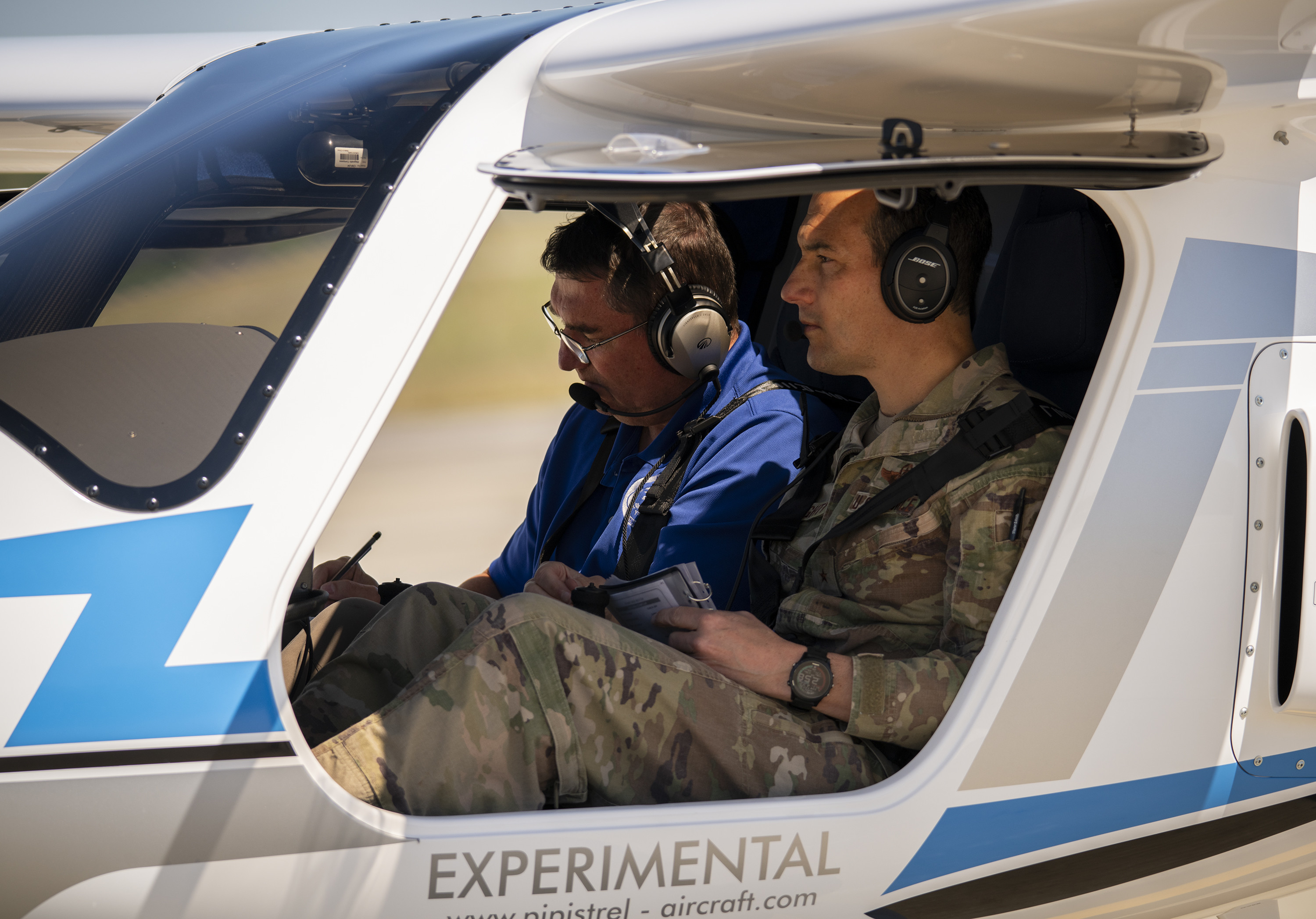 Commander, test pilots evaluate new electric aircraft > Air Force Test ...
