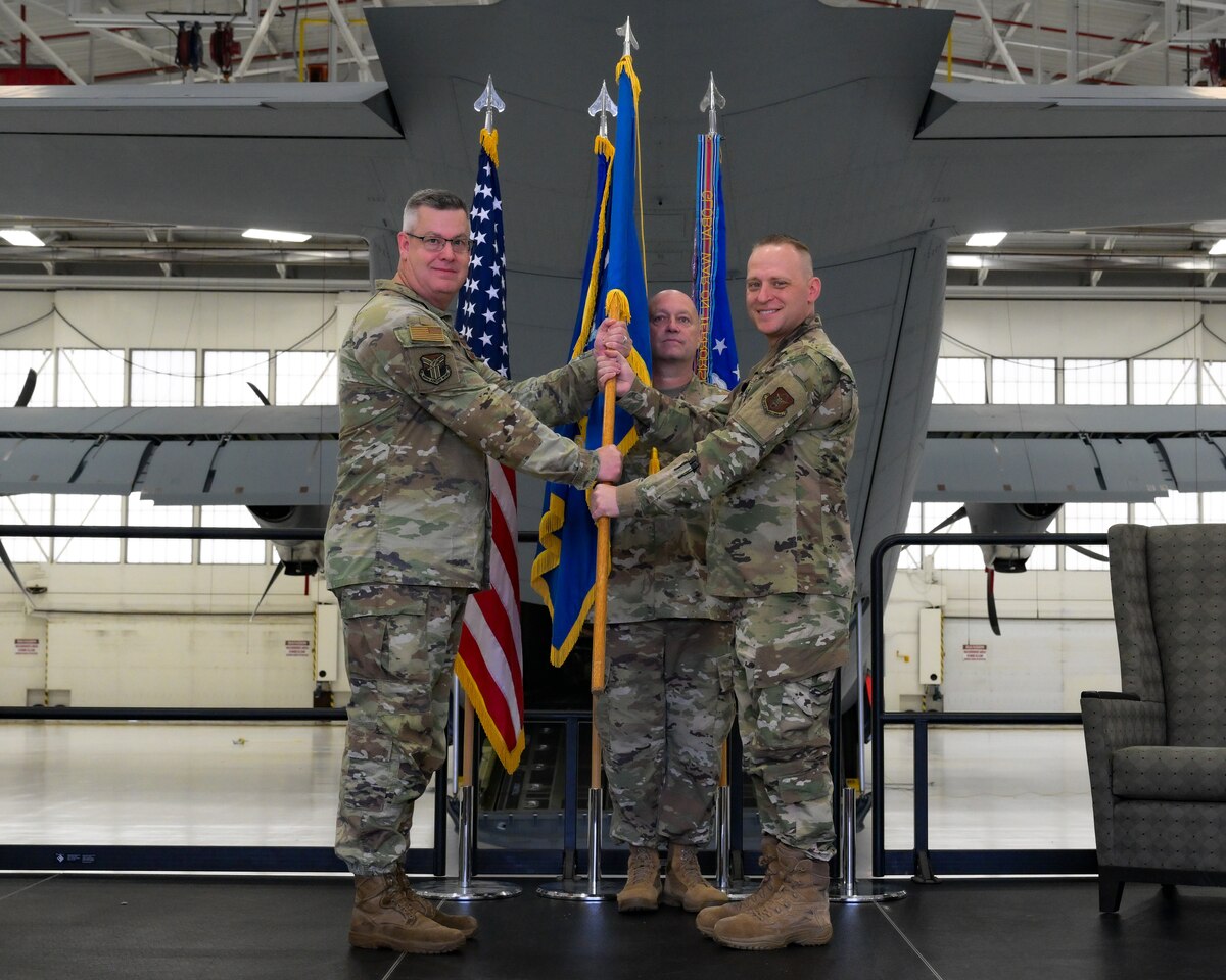 Lt. Col. Iannucci assumes command of 910th MSG > Youngstown Air Reserve ...