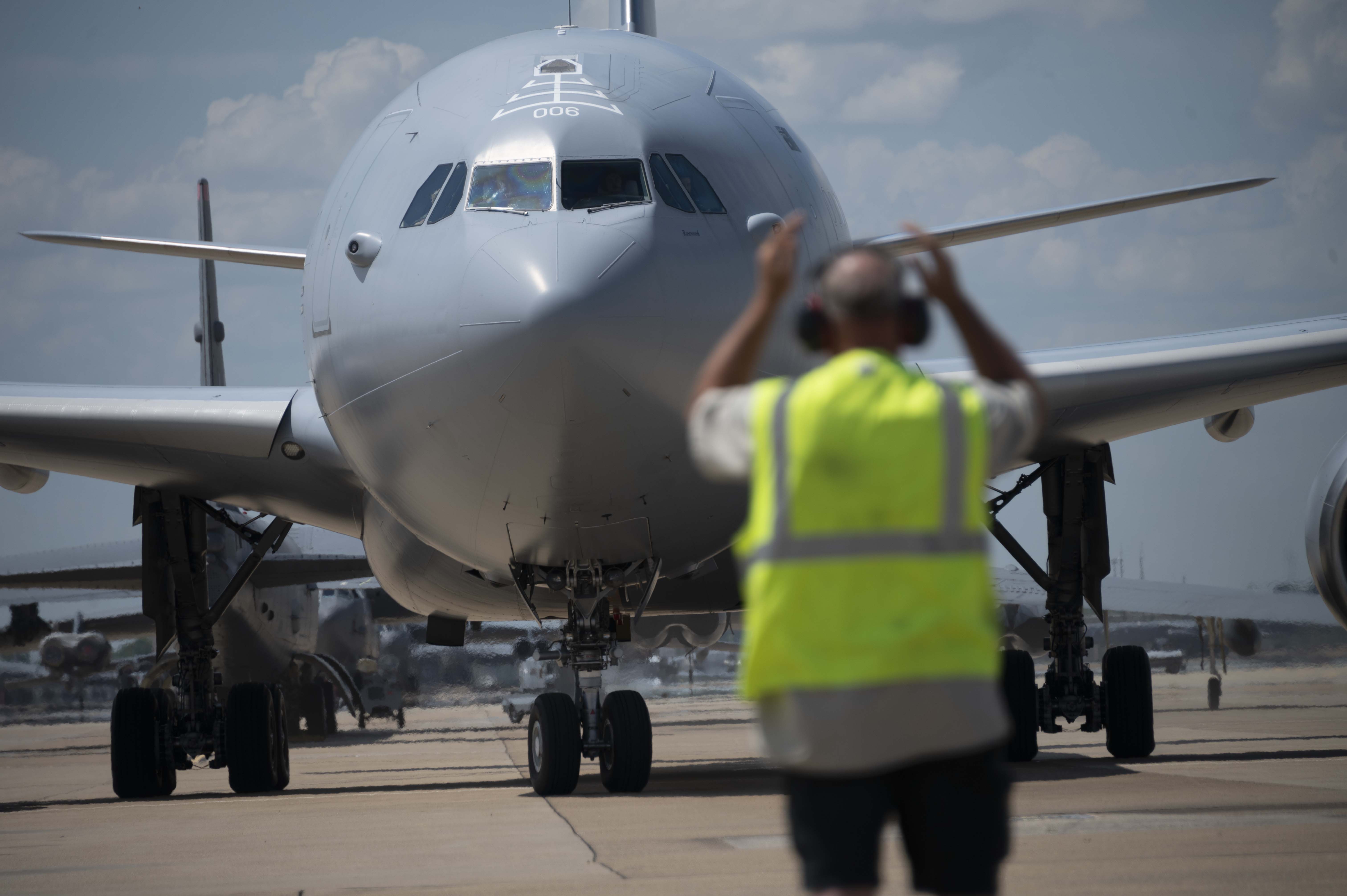 USAF partners with the RAAF, increases Bomber capabilities in Indo ...