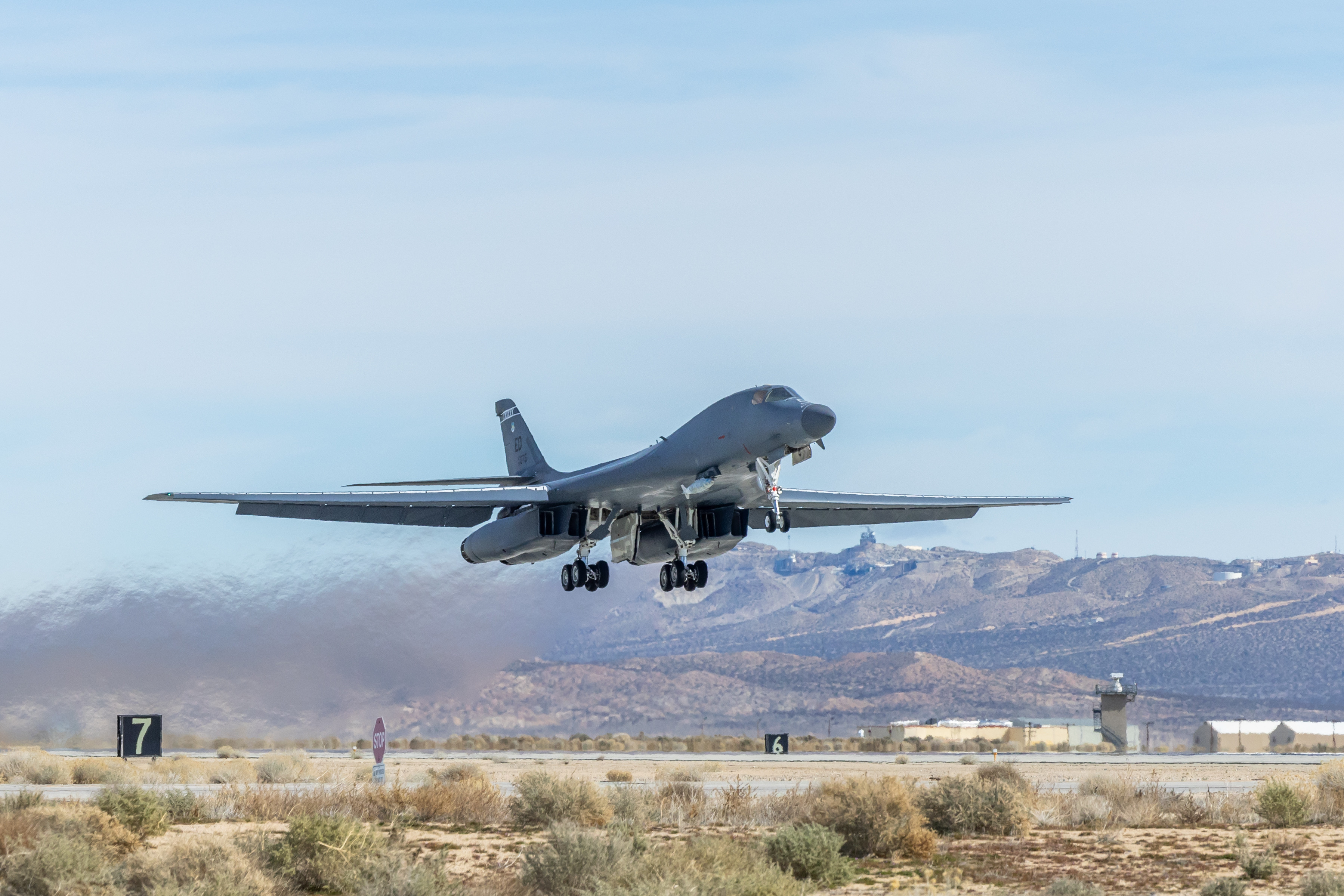 Can one size fit all? Edwards demonstrates new modular pylon on B-1B ...