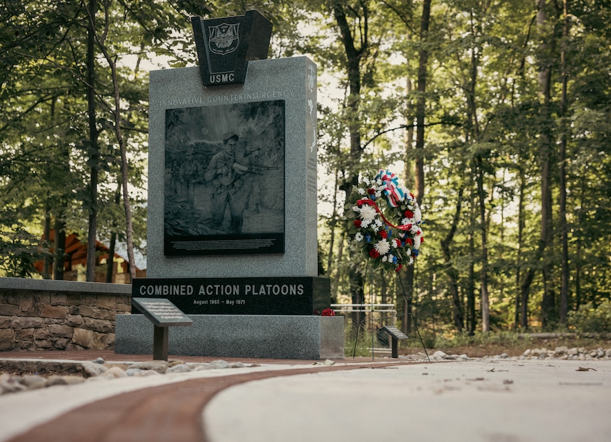 Vietnam-era Marines, corpsman, dedicate monument to Combined Action ...