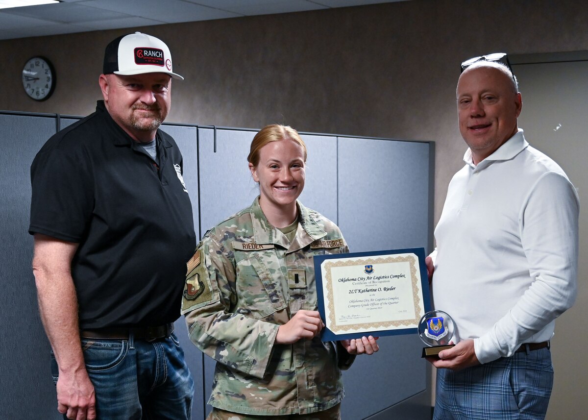 Quarterly award winners recognized at OC-ALC > Tinker Air Force Base ...