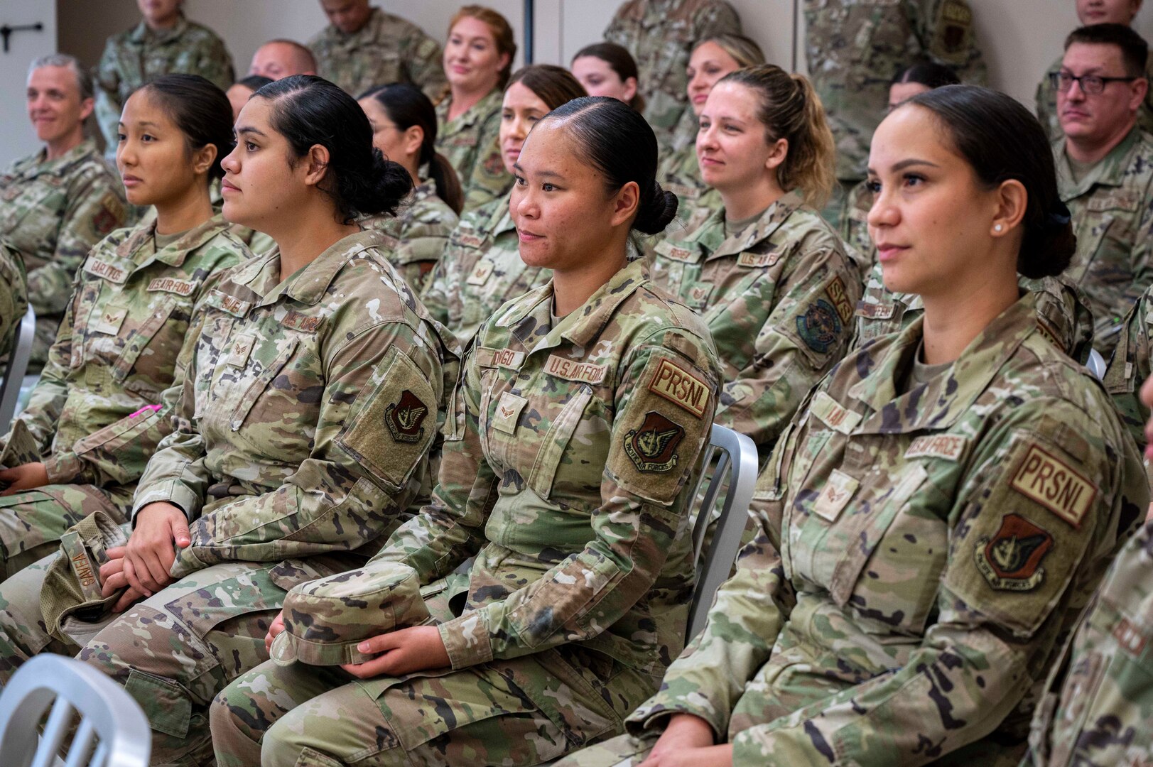 U.S. Indo-Pacific Commander Visits HIANG 154th Force Support Squadron ...