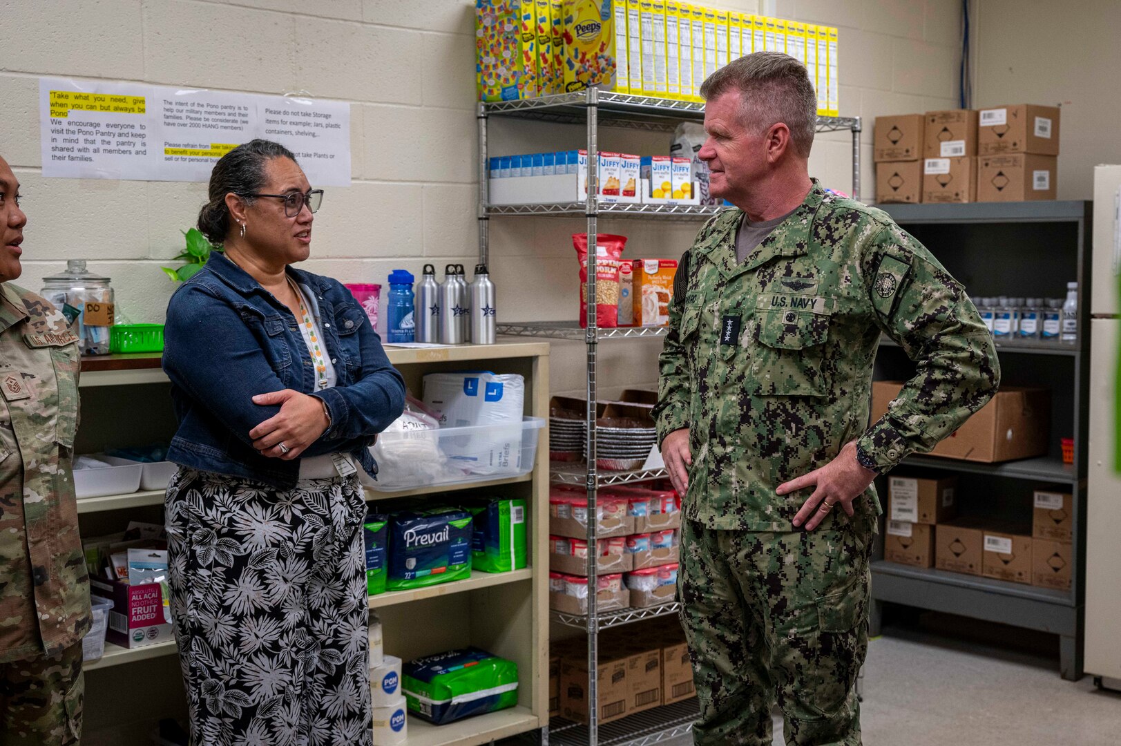 U.S. Indo-Pacific Commander Visits HIANG 154th Force Support Squadron ...