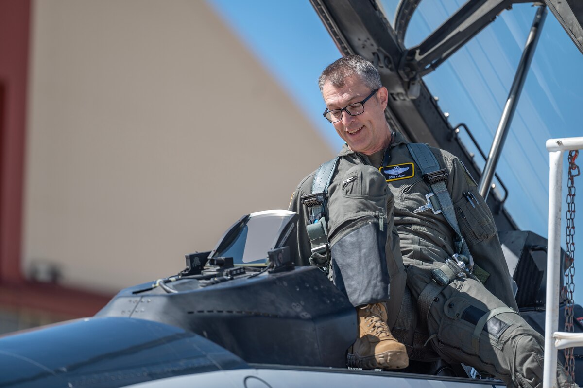 Cain takes first flight as AFTC commander > Air Force Test Center > News