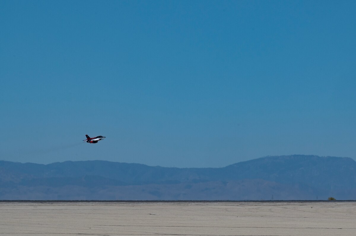 Cain takes first flight as AFTC commander > Air Force Test Center > News