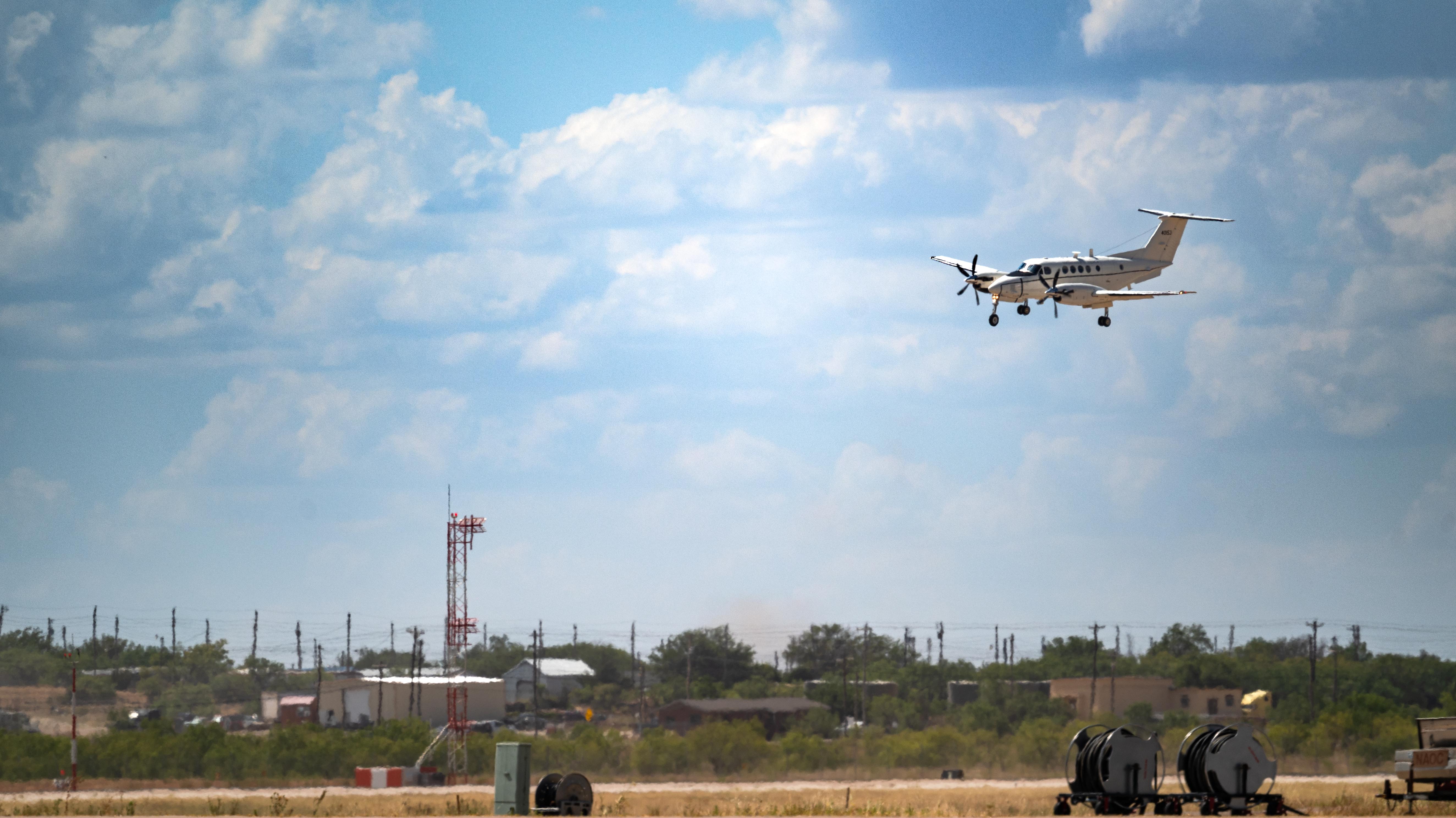 18 AF commander visits Dyess > Eighteenth Air Force > Article Display