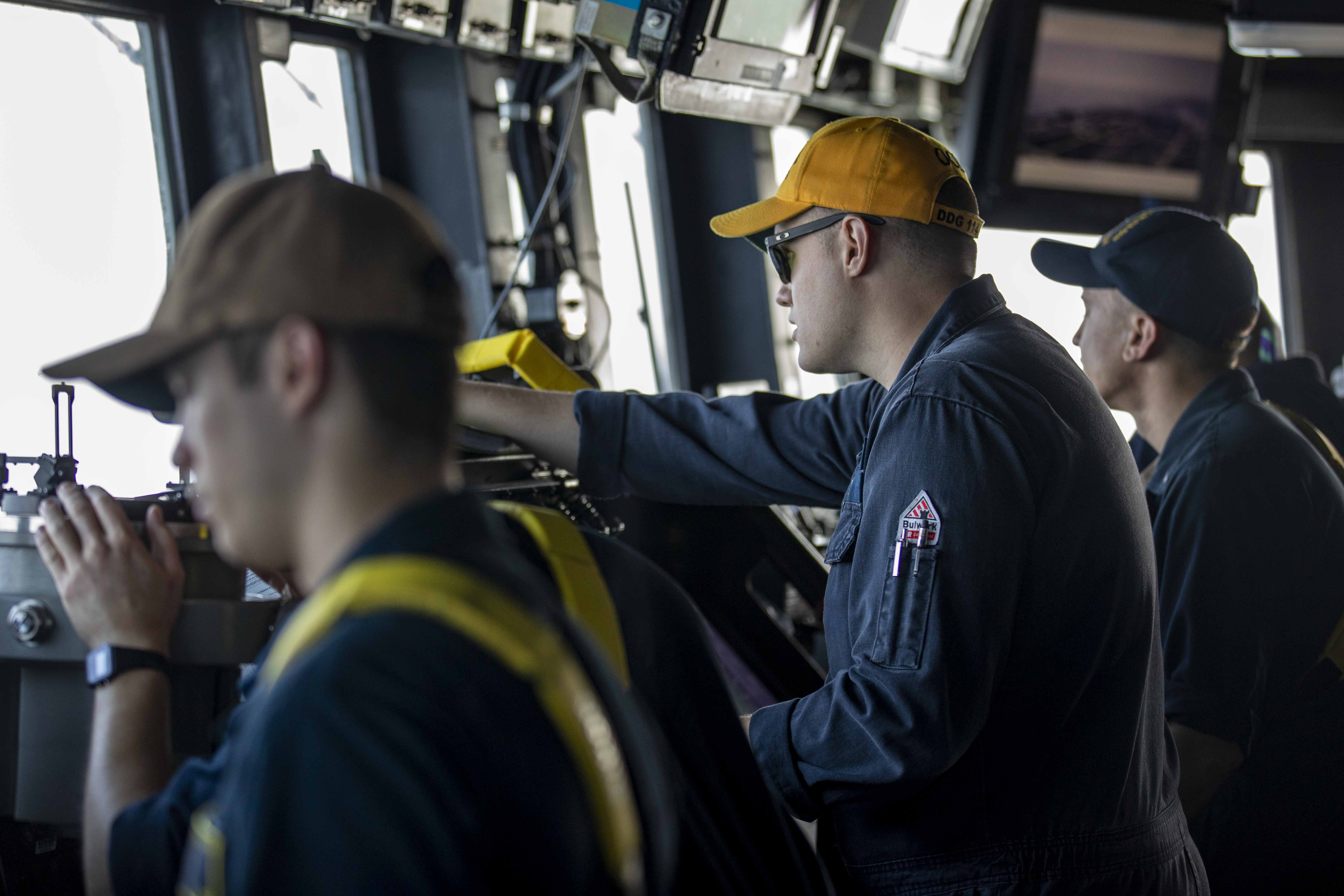 7th Fleet Destroyer Transits Taiwan Strait