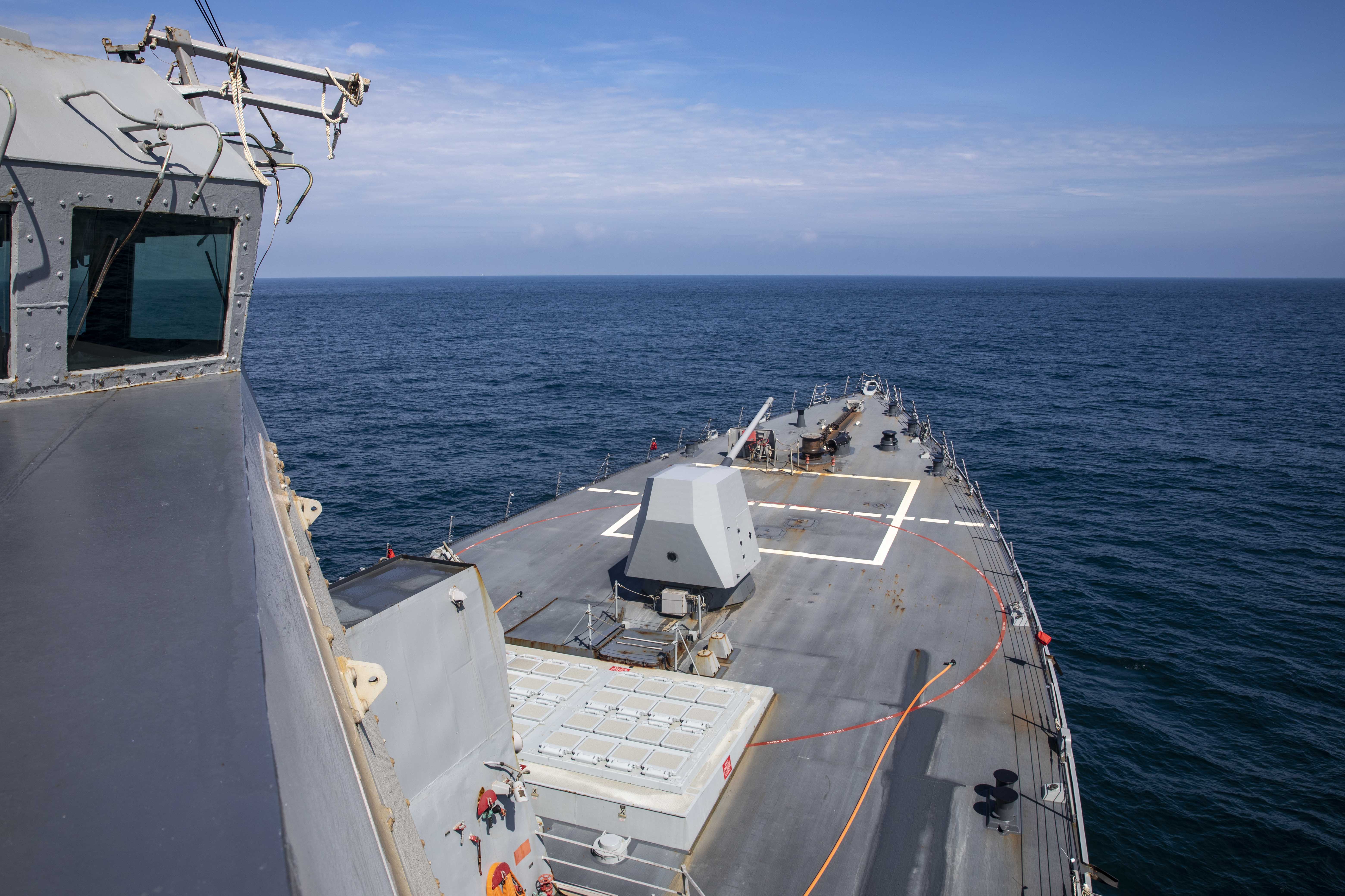 7th Fleet Destroyer Transits Taiwan Strait