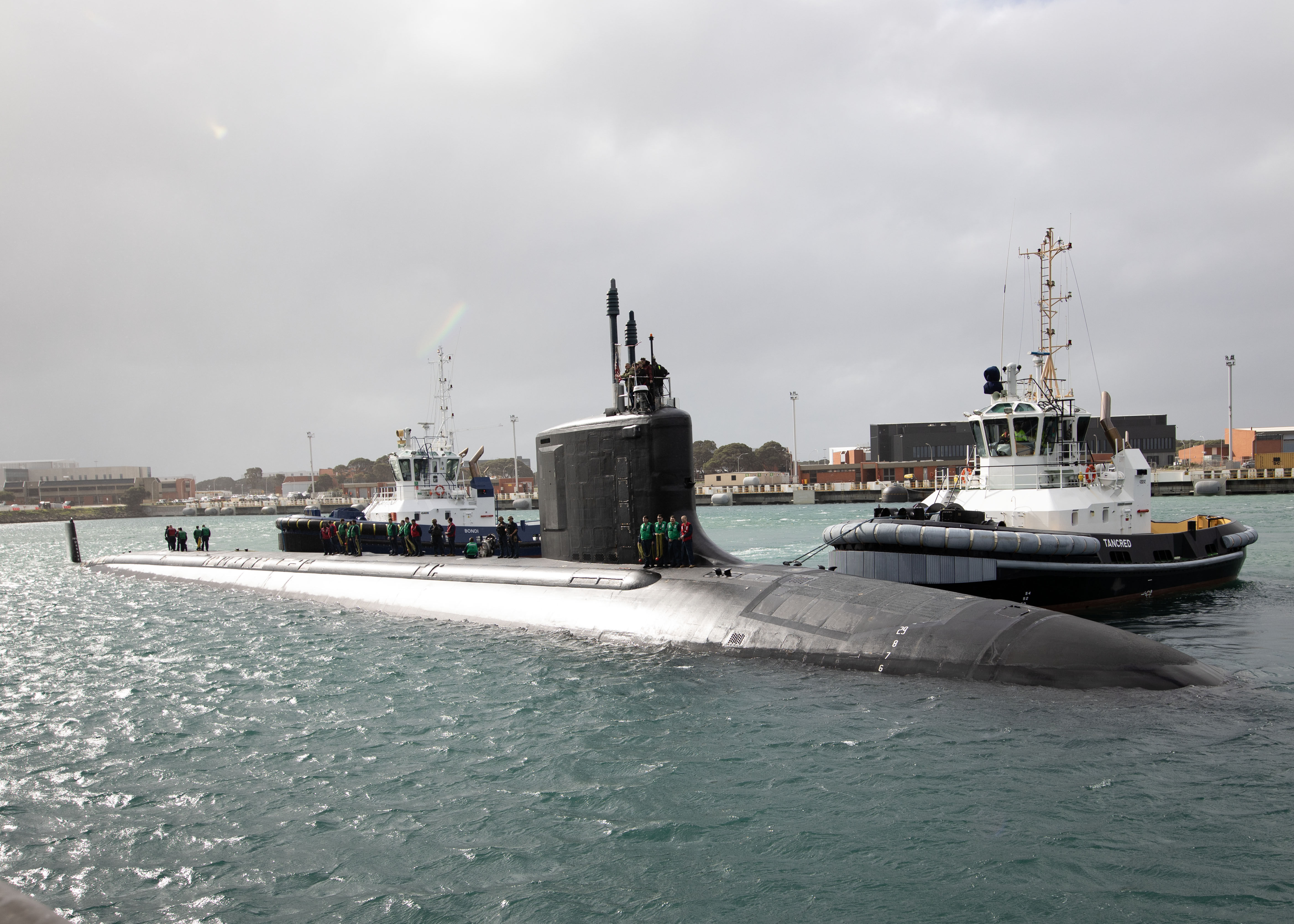 USS Hawaii (SSN 776) joins USS Emory S. Land (AS 39) in First-ever Nuclear-Powered Attack ...