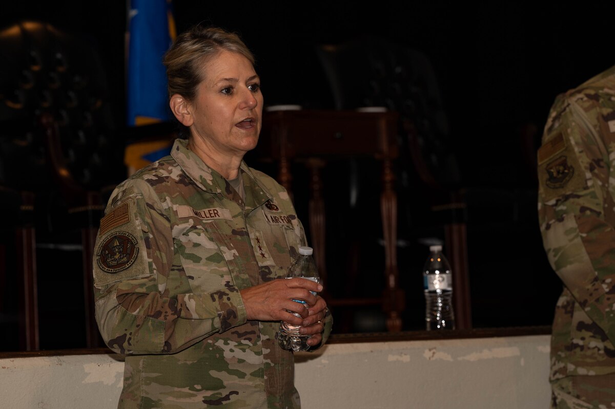 Team Scott hosts A1, AFPC Leadership > Scott Air Force Base > News