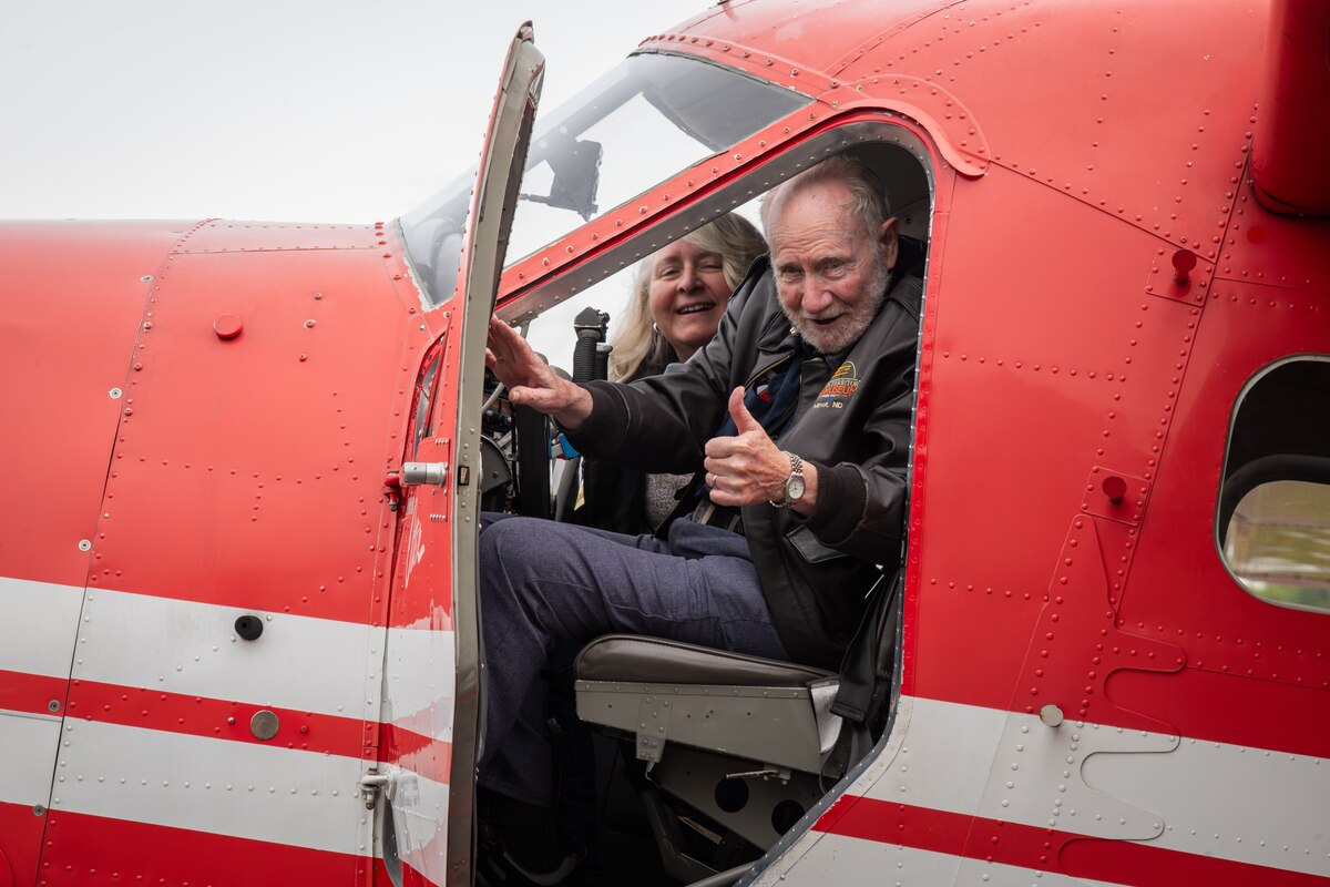 Vietnam Veterans reunite with mission-flown aircraft > Joint Base ...
