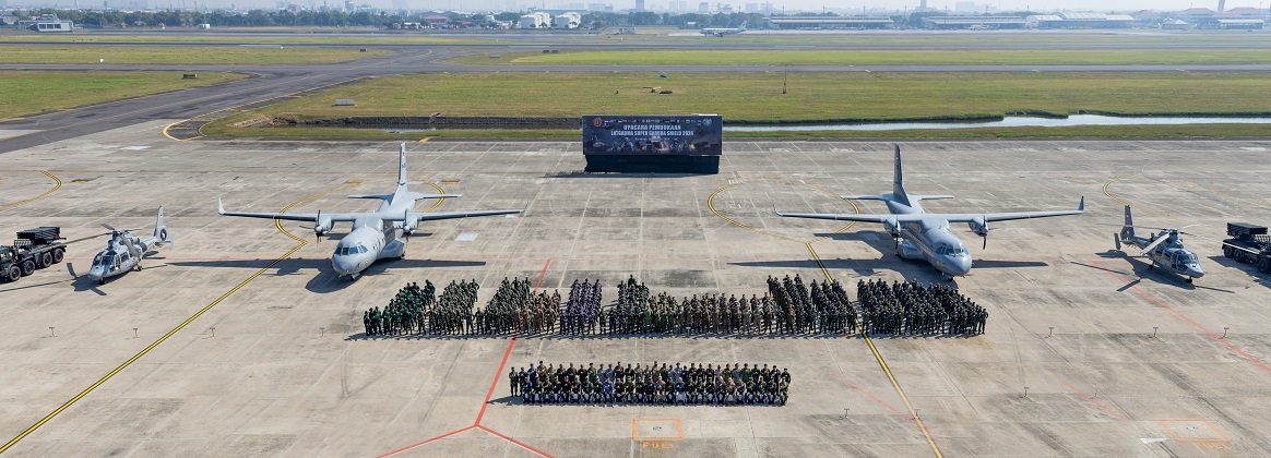 Multinational service members come together for group photo during ...