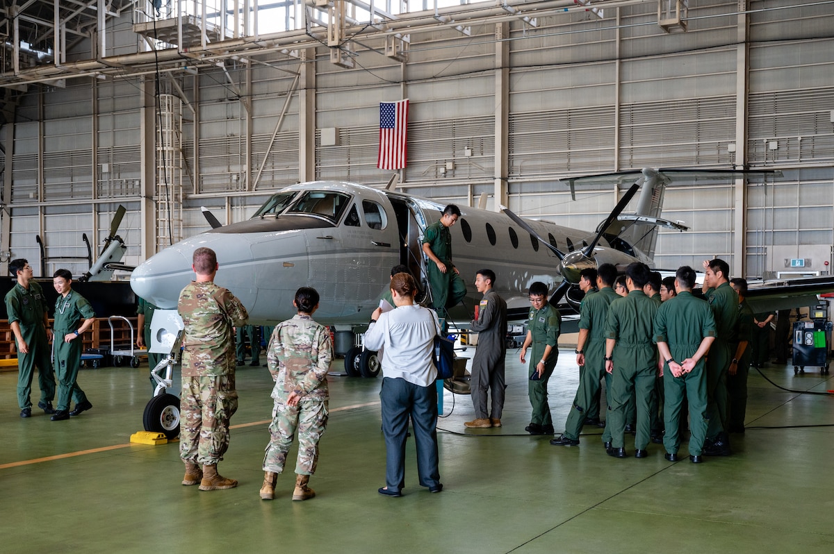 374 AW hosts JASDF pilot candidates during tour > Yokota Air Base ...