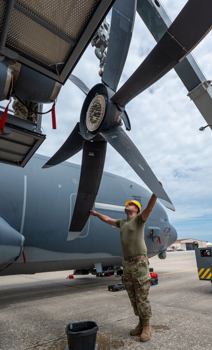 Combat Rescue Engine Specialist conduct propeller installation > 920th ...