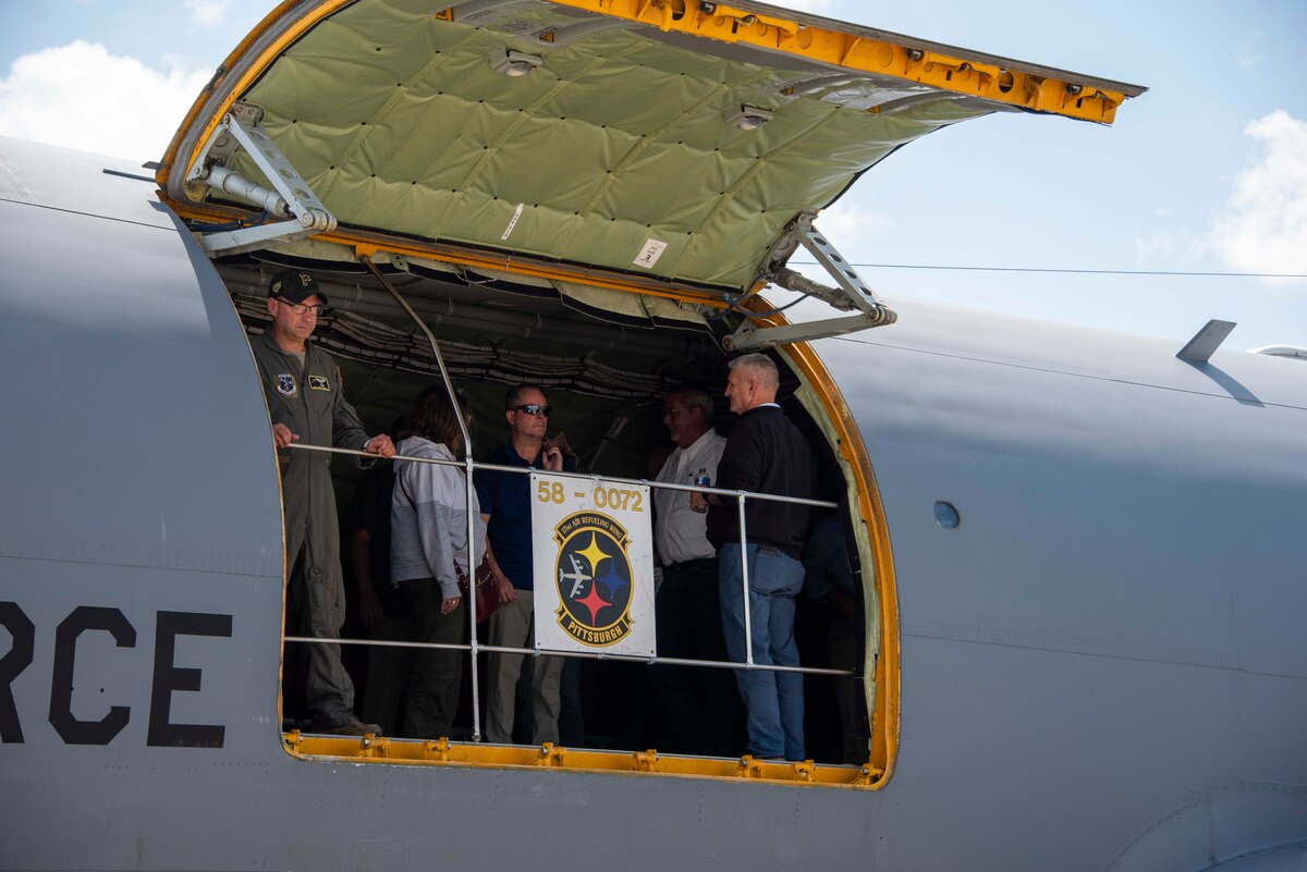 Honorary Commanders Program Returns to Pittsburgh > 171st Air Refueling ...