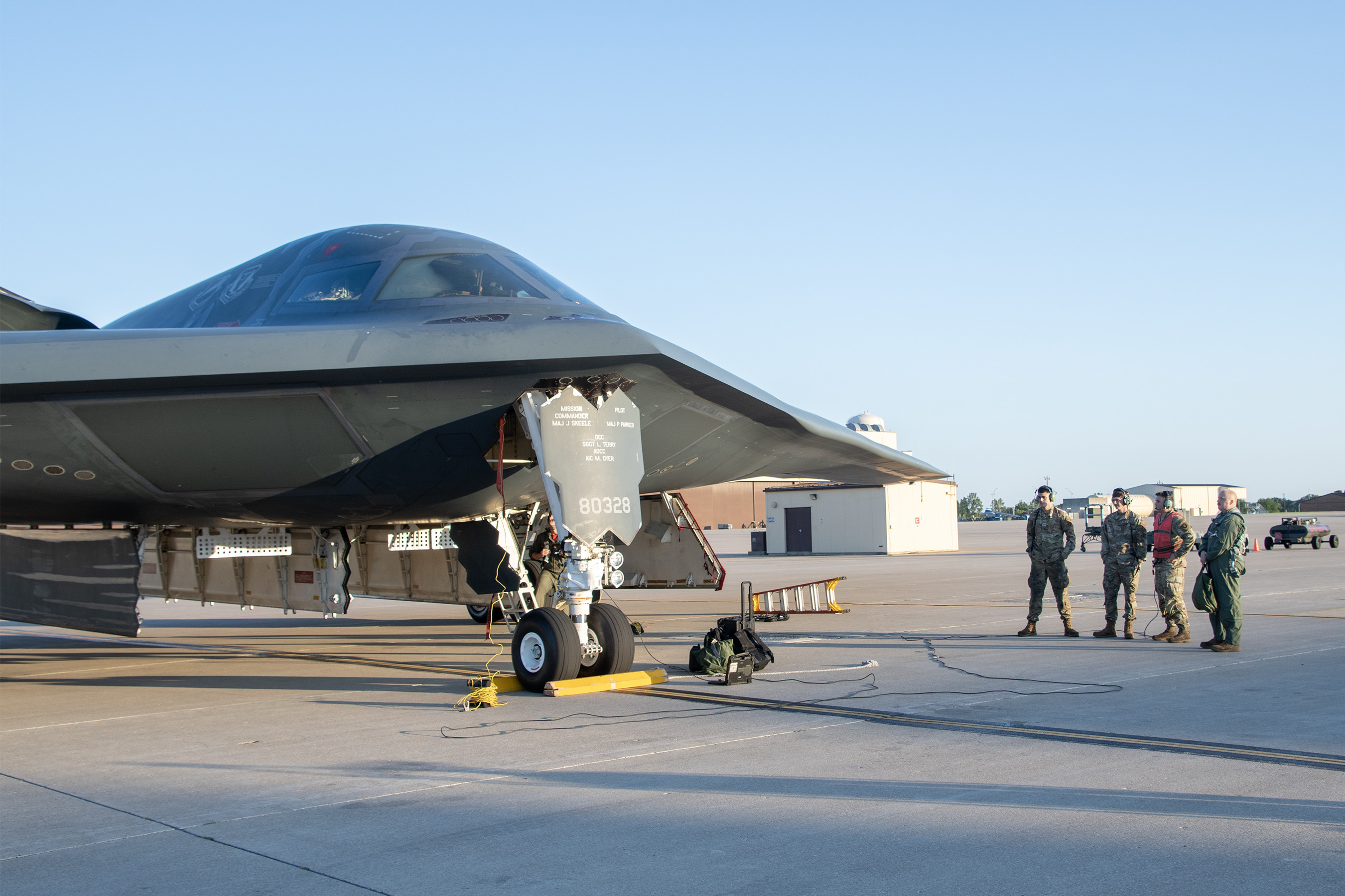 Missouri ANG crew chiefs fly high, earn B-2 incentive flight > 131st ...