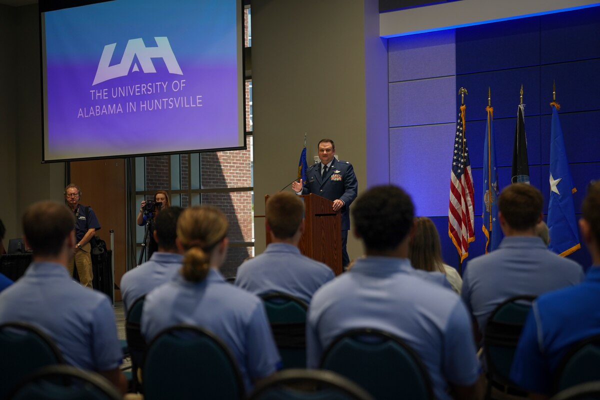 University of Alabama in Huntsville opens new AFROTC program > Maxwell ...
