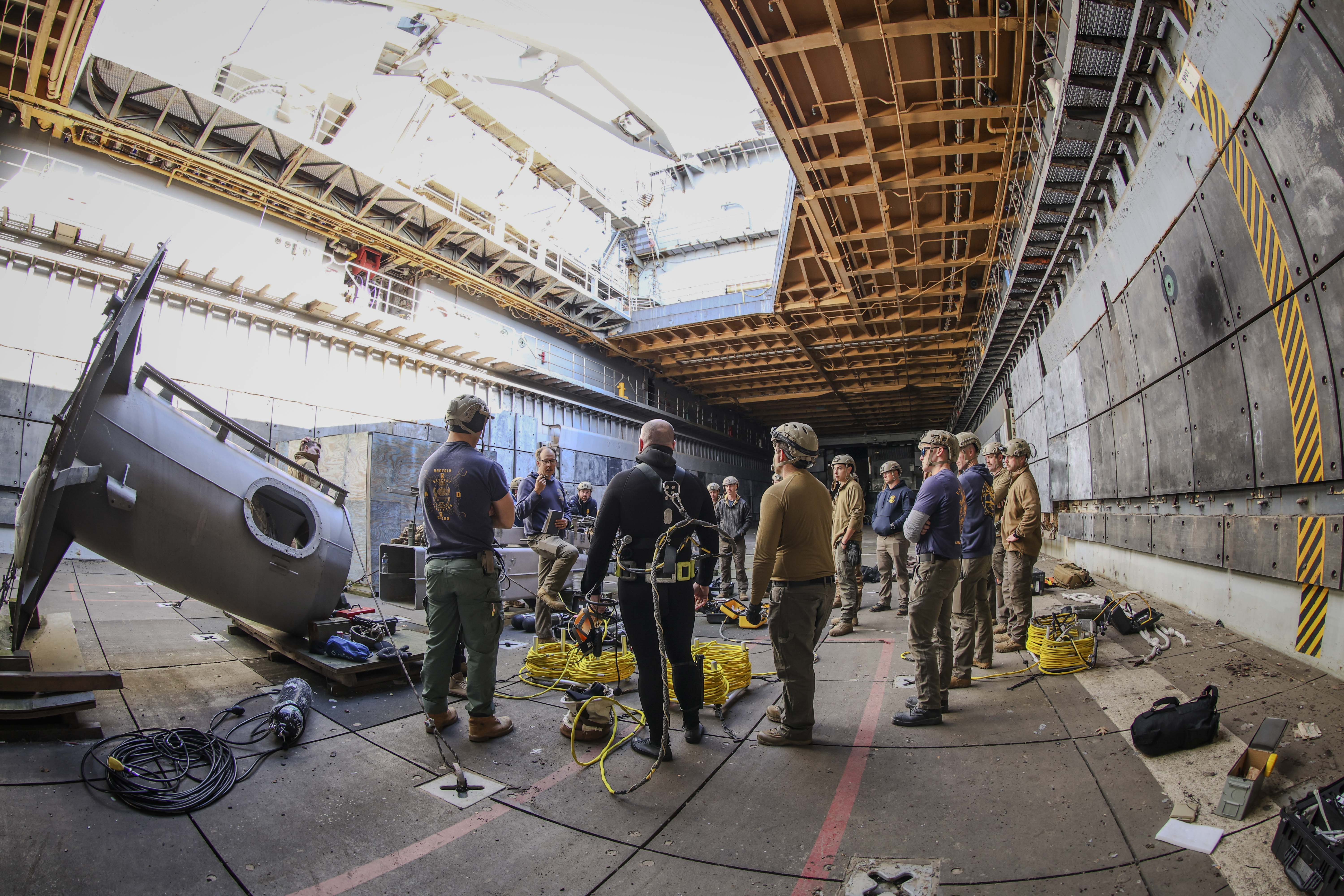 Precision Under Pressure – U.S. Navy Divers Showcase Expertise in ...