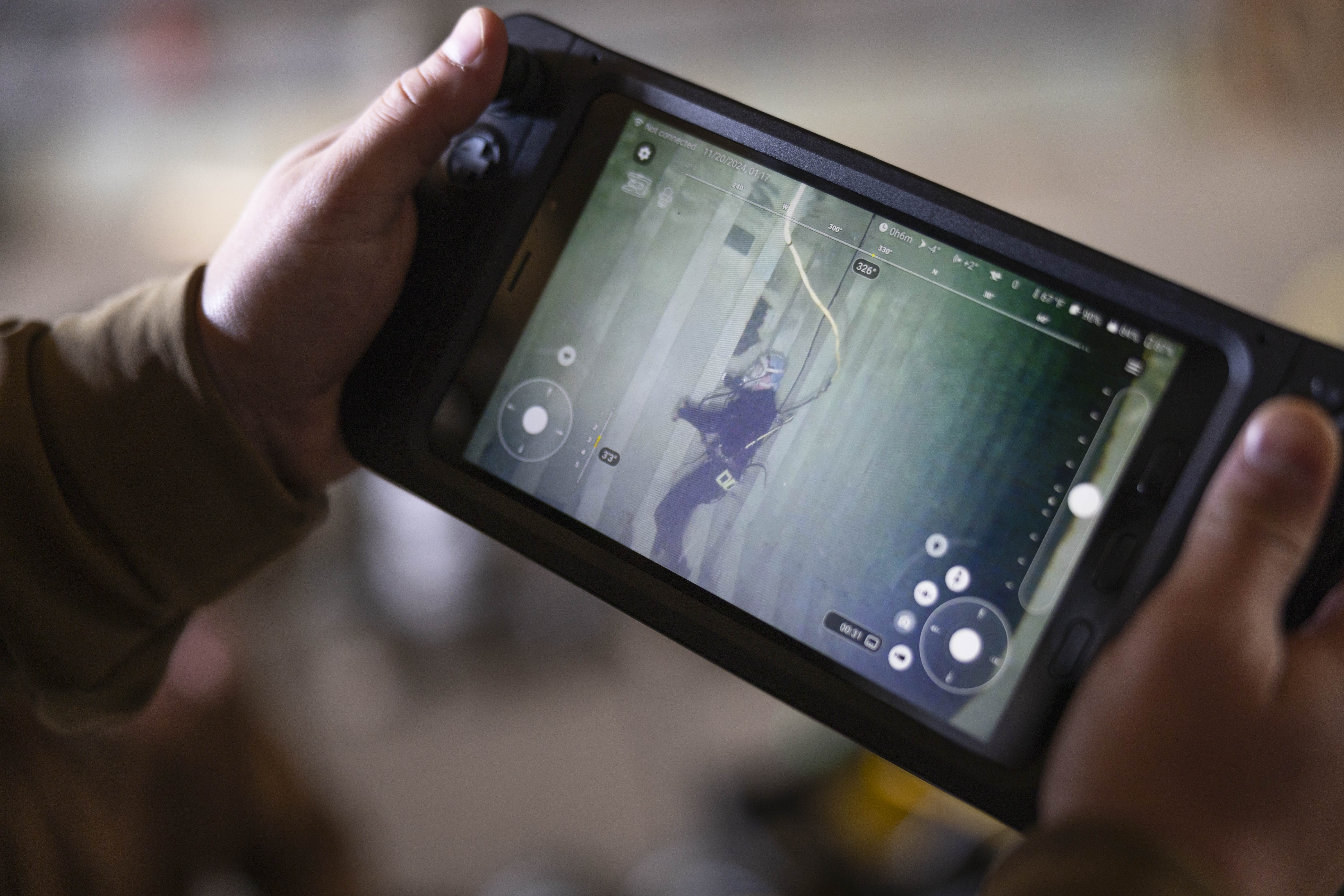 Precision Under Pressure – U.S. Navy Divers Showcase Expertise in ...