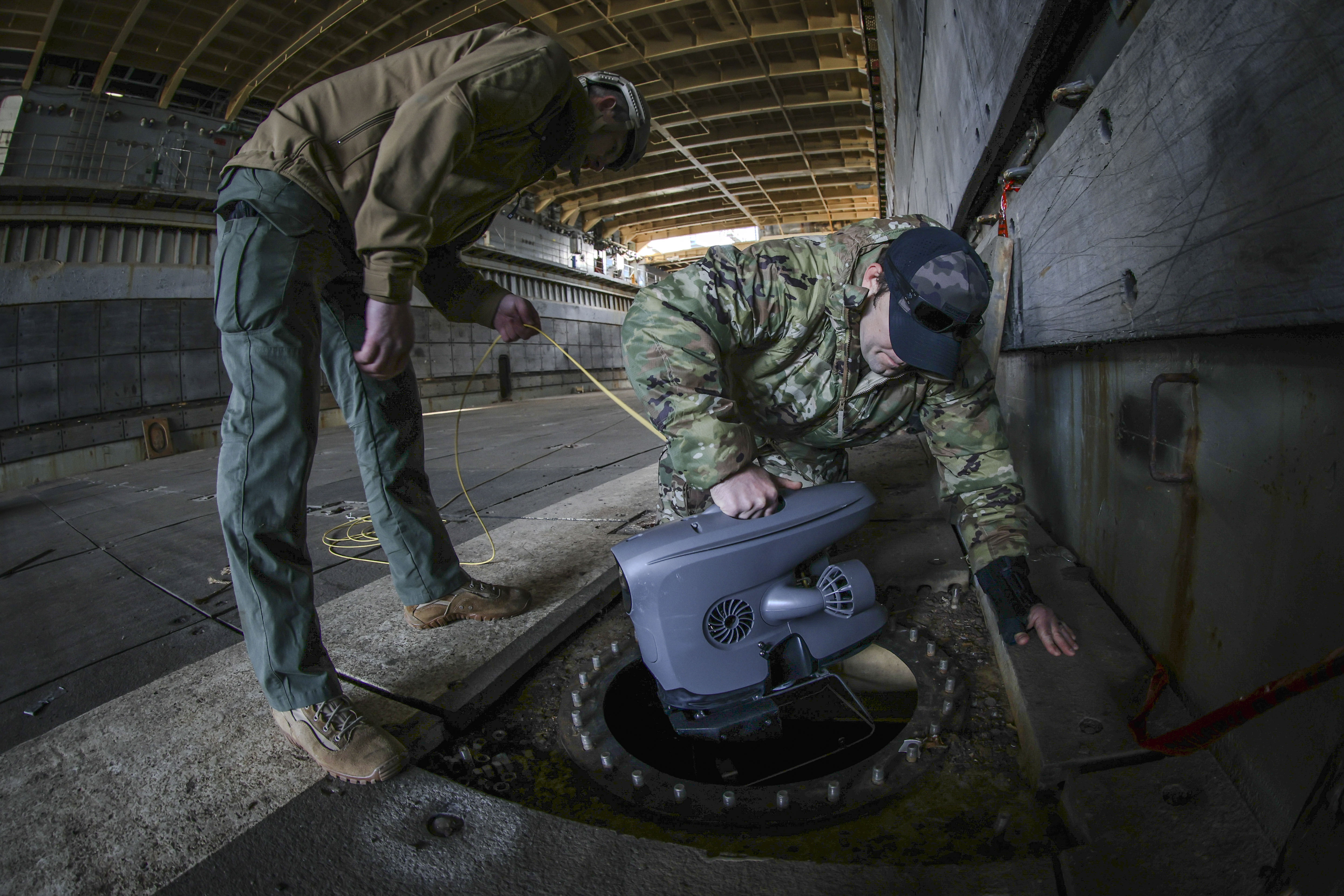 Precision Under Pressure – U.S. Navy Divers Showcase Expertise in ...