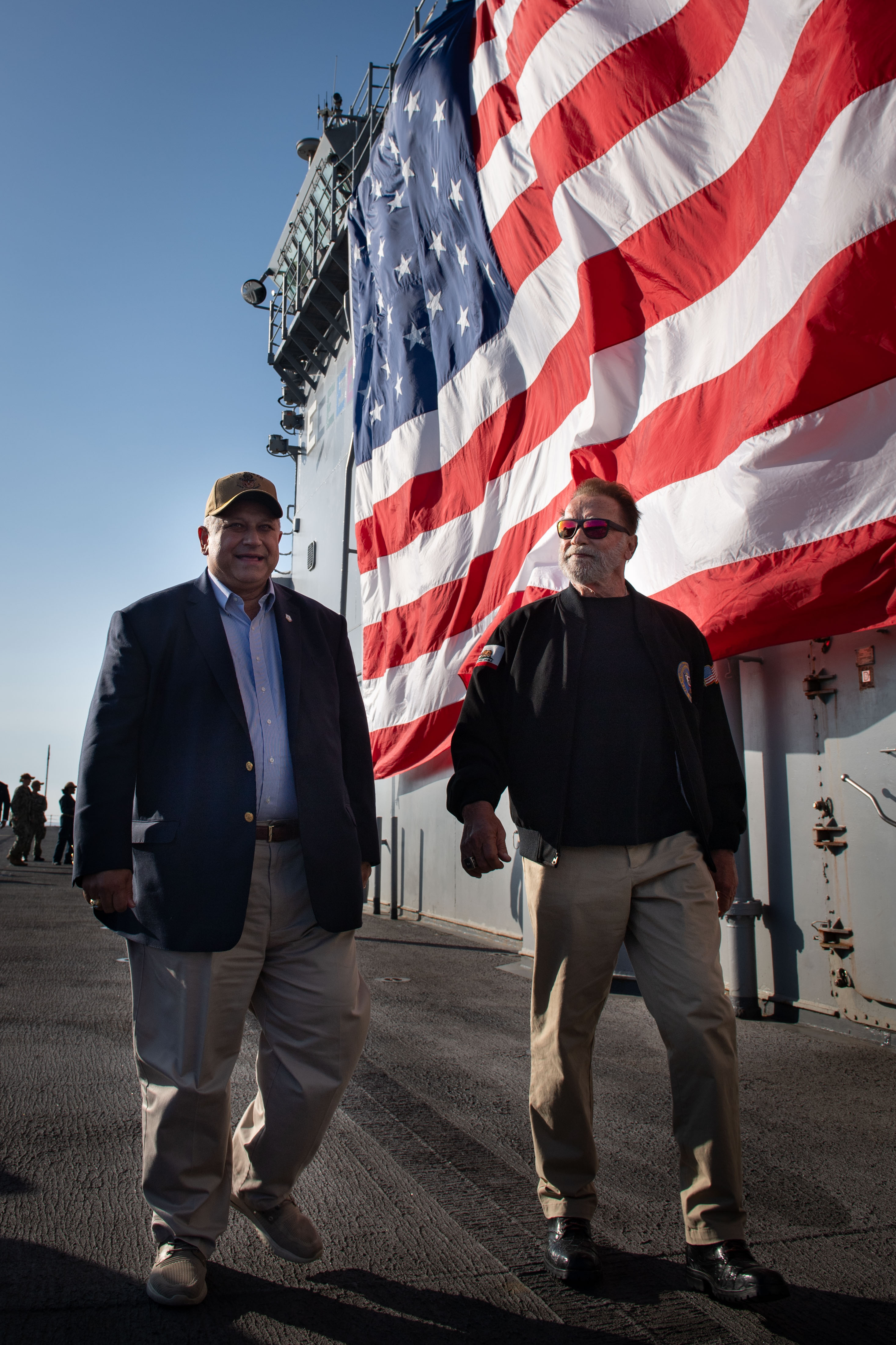 SECNAV holds all hands call aboard Boxer with former Governor Arnold ...