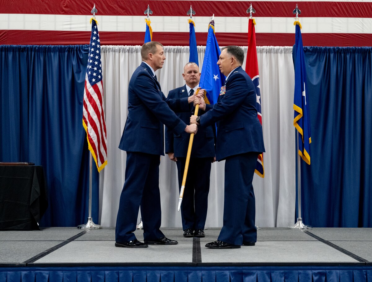 Col. Ronald Selvidge assumes command of the 134th ARW > 134th Air ...