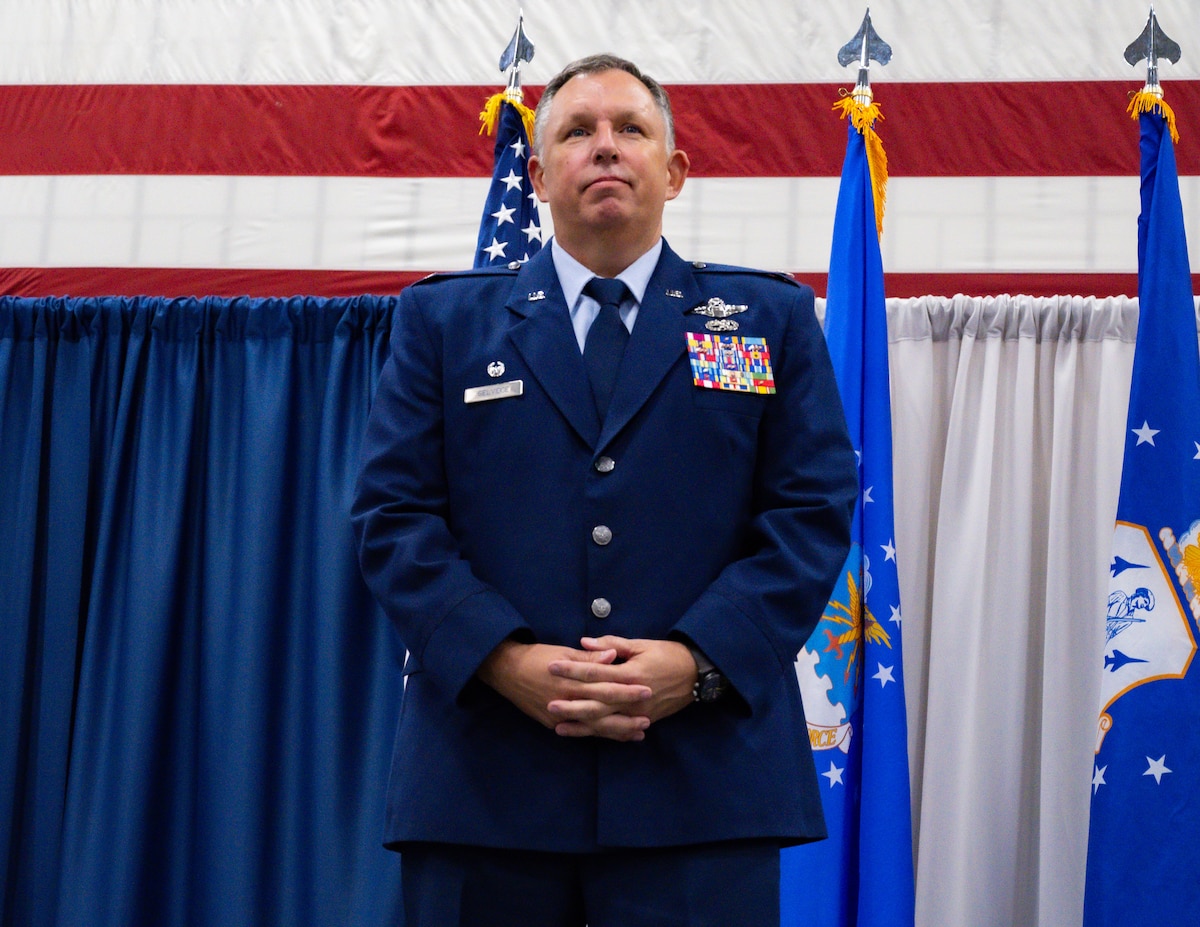 Col. Ronald Selvidge assumes command of the 134th ARW > 134th Air ...