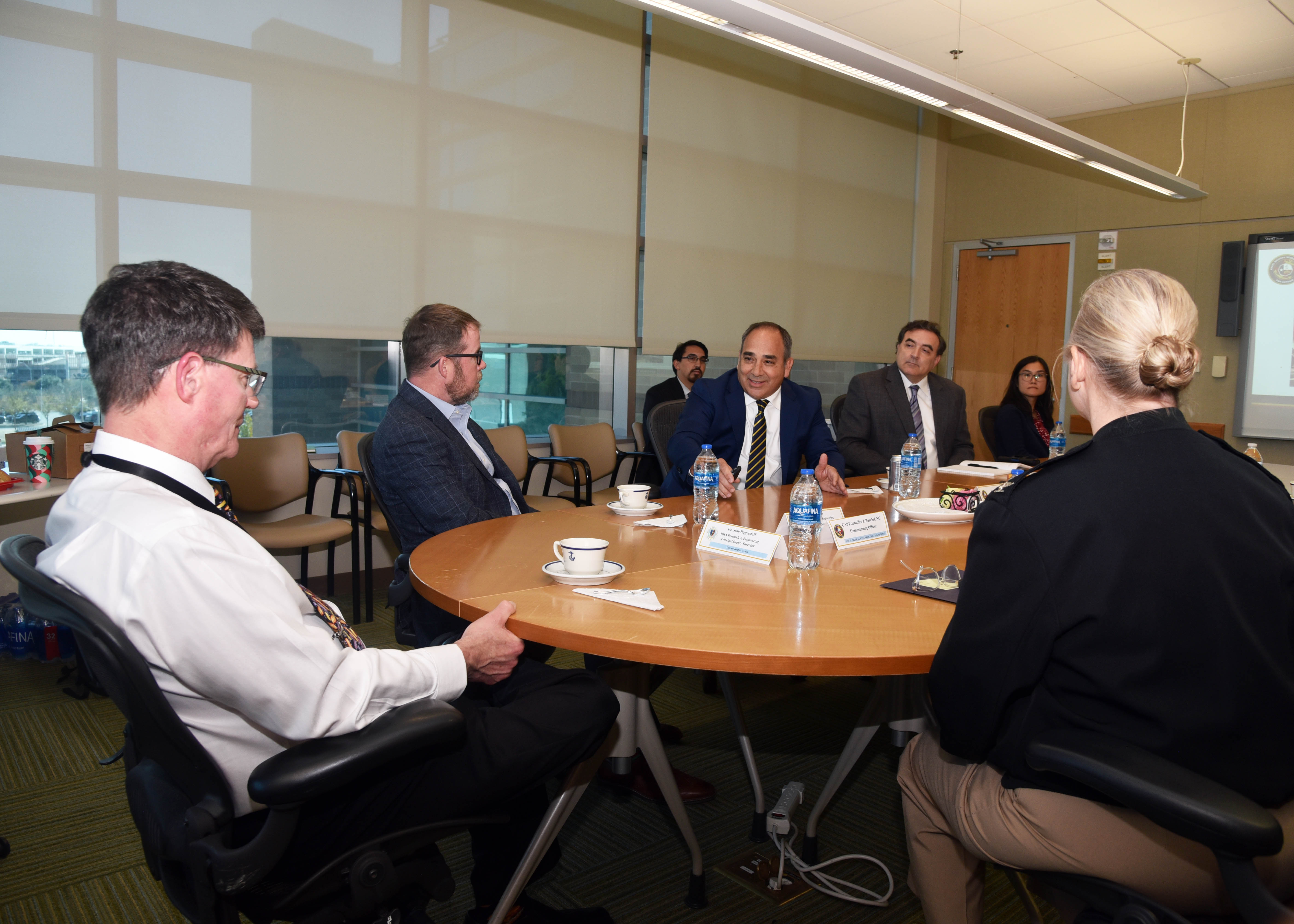 DHA Research & Engineering visits NAMRU San Antonio > Navy Medicine > News