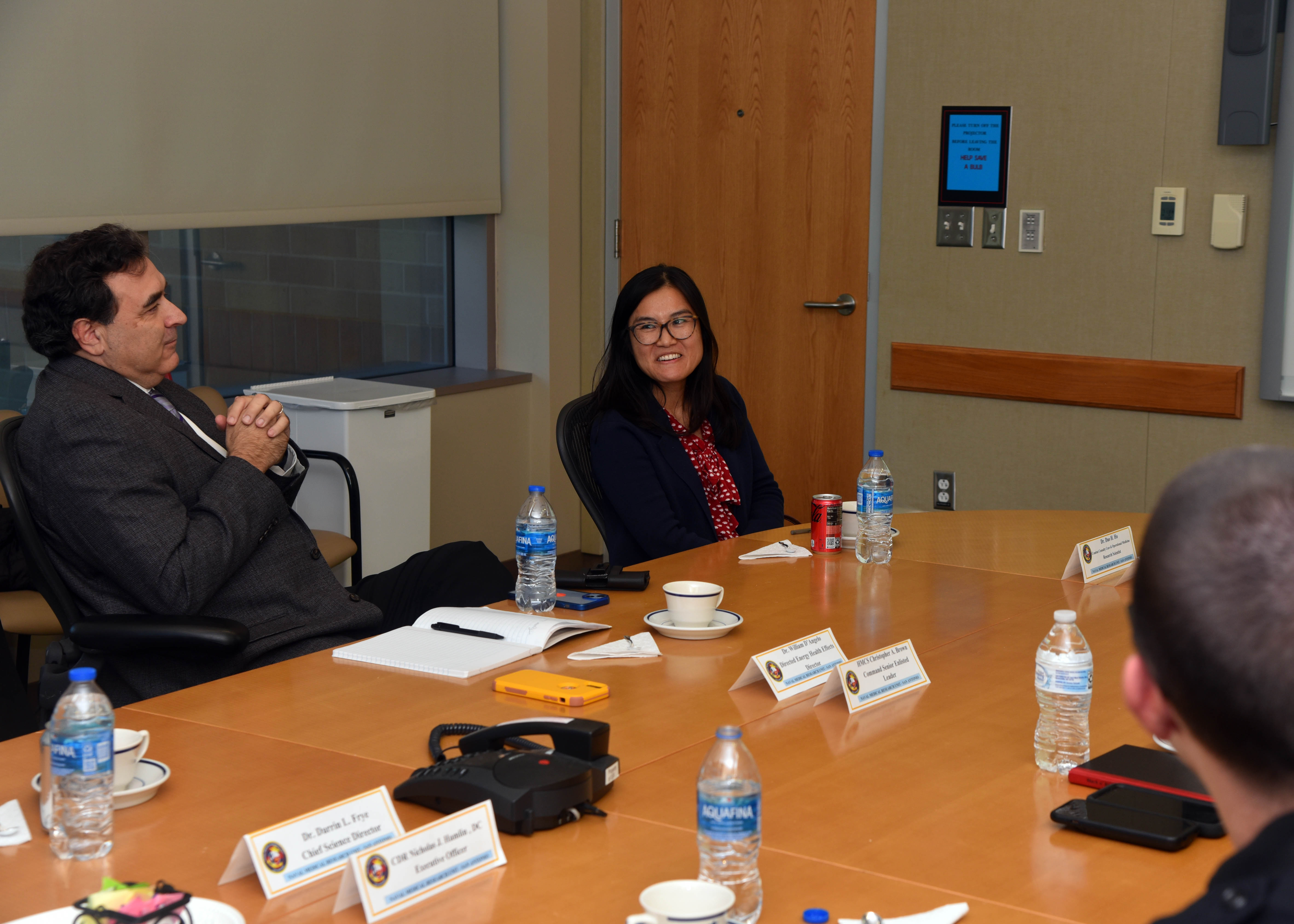 DHA Research & Engineering visits NAMRU San Antonio > Navy Medicine > News
