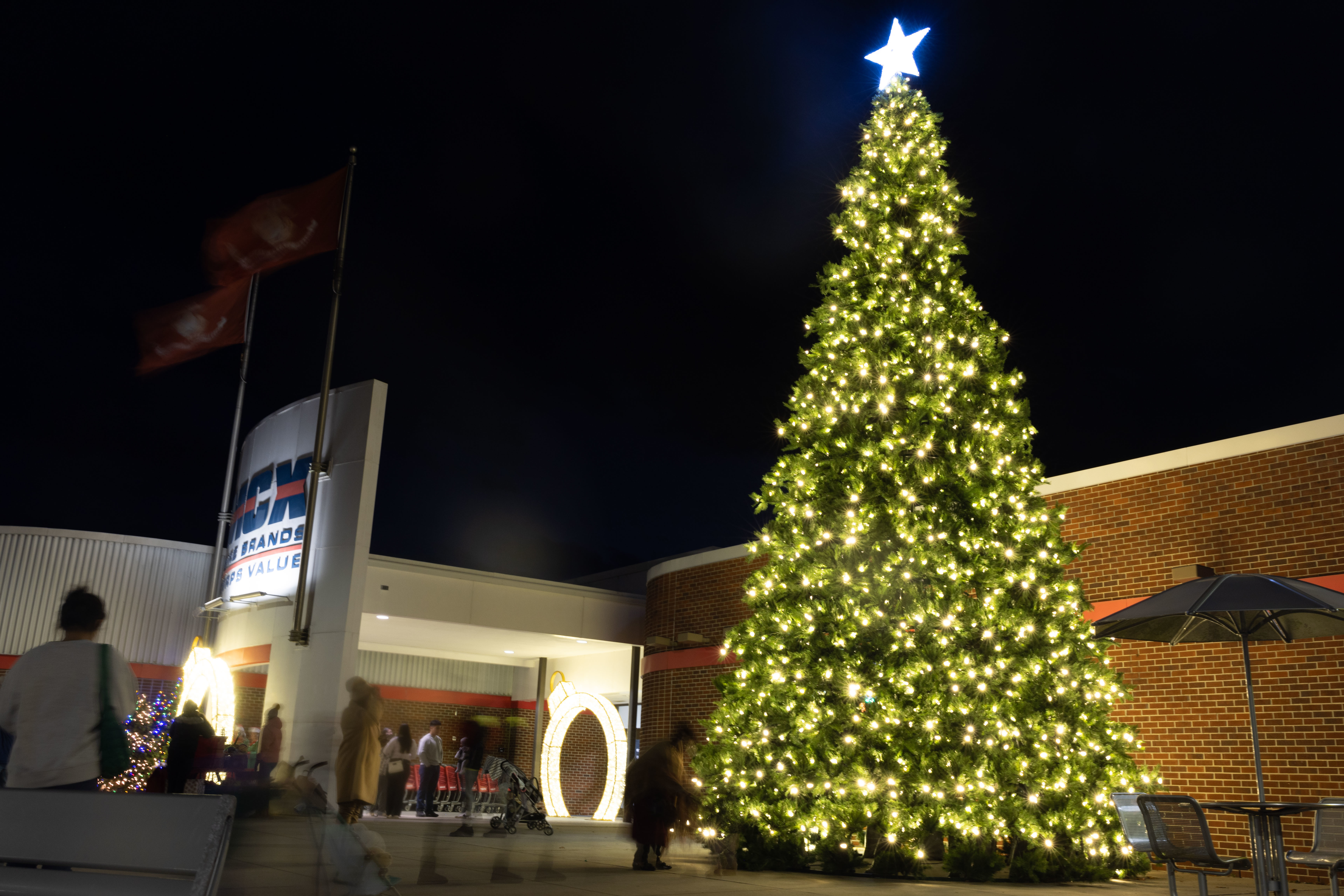 MCCS Hosts Christmas Tree Lighting Ceremony > Marine Corps Air Station ...