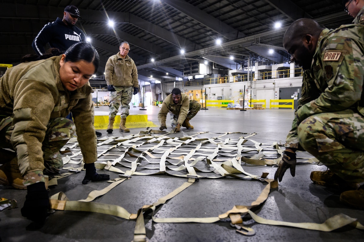 Port Dogs deliver holiday cheer to Pituffik Space Base > 505th Command ...