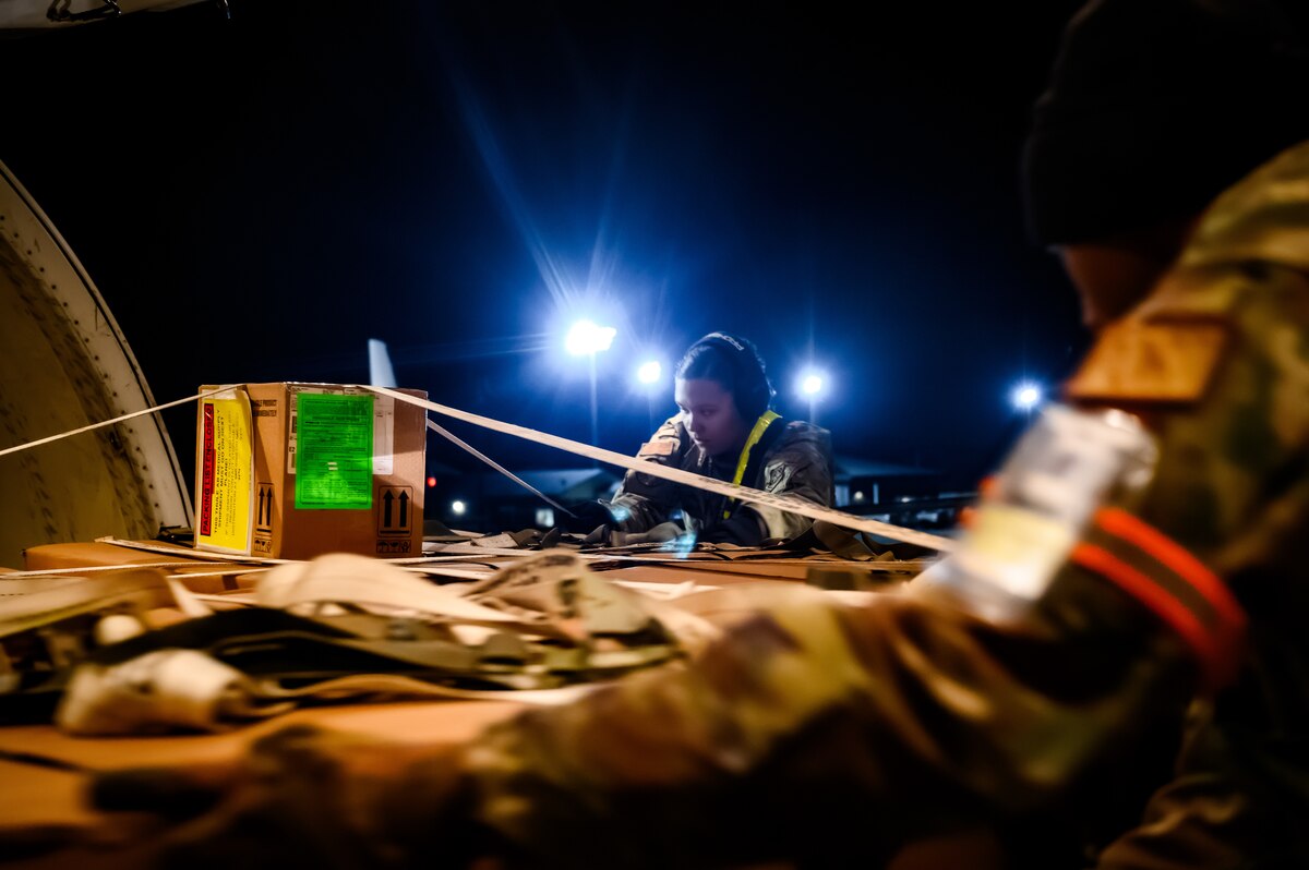 Port Dogs deliver holiday cheer to Pituffik Space Base > Joint Base ...