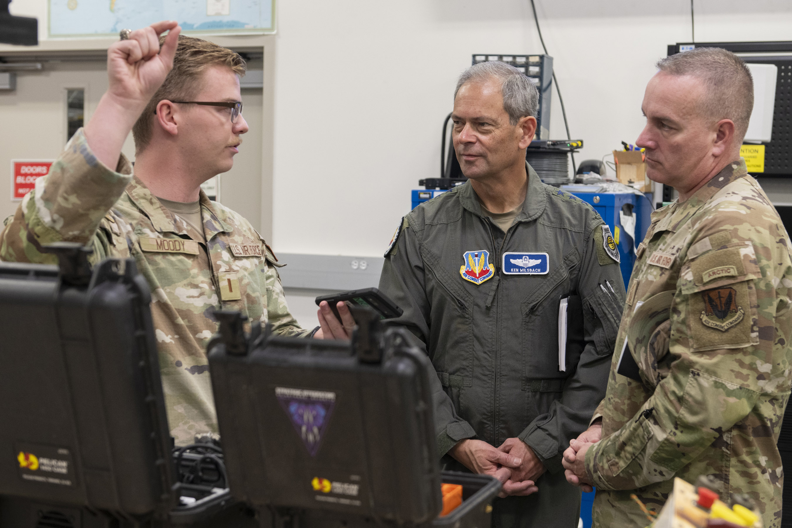 COMACC, Command Chief immerse into AFTAC mission > Sixteenth Air Force ...