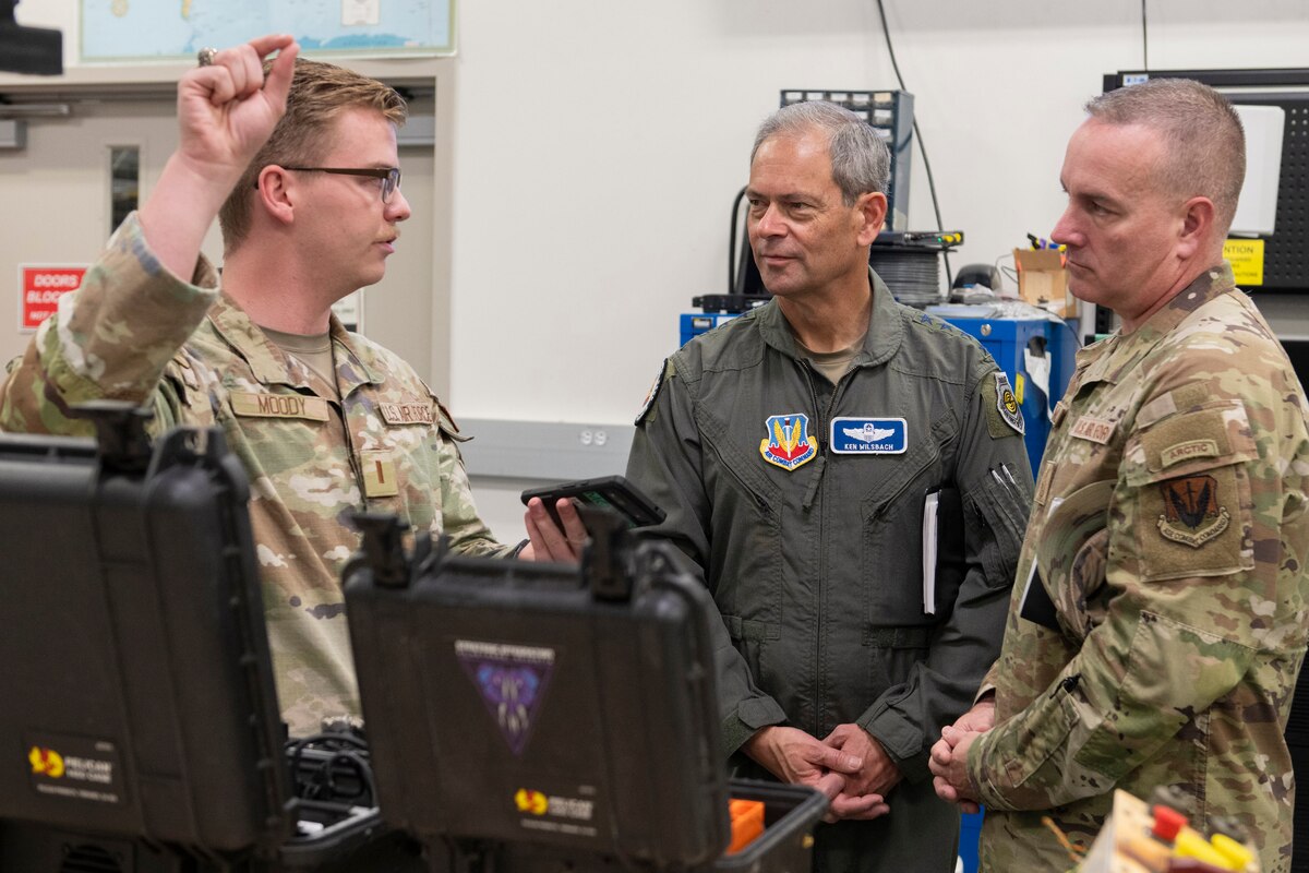 COMACC, Command Chief immerse into AFTAC mission > Air Combat Command ...