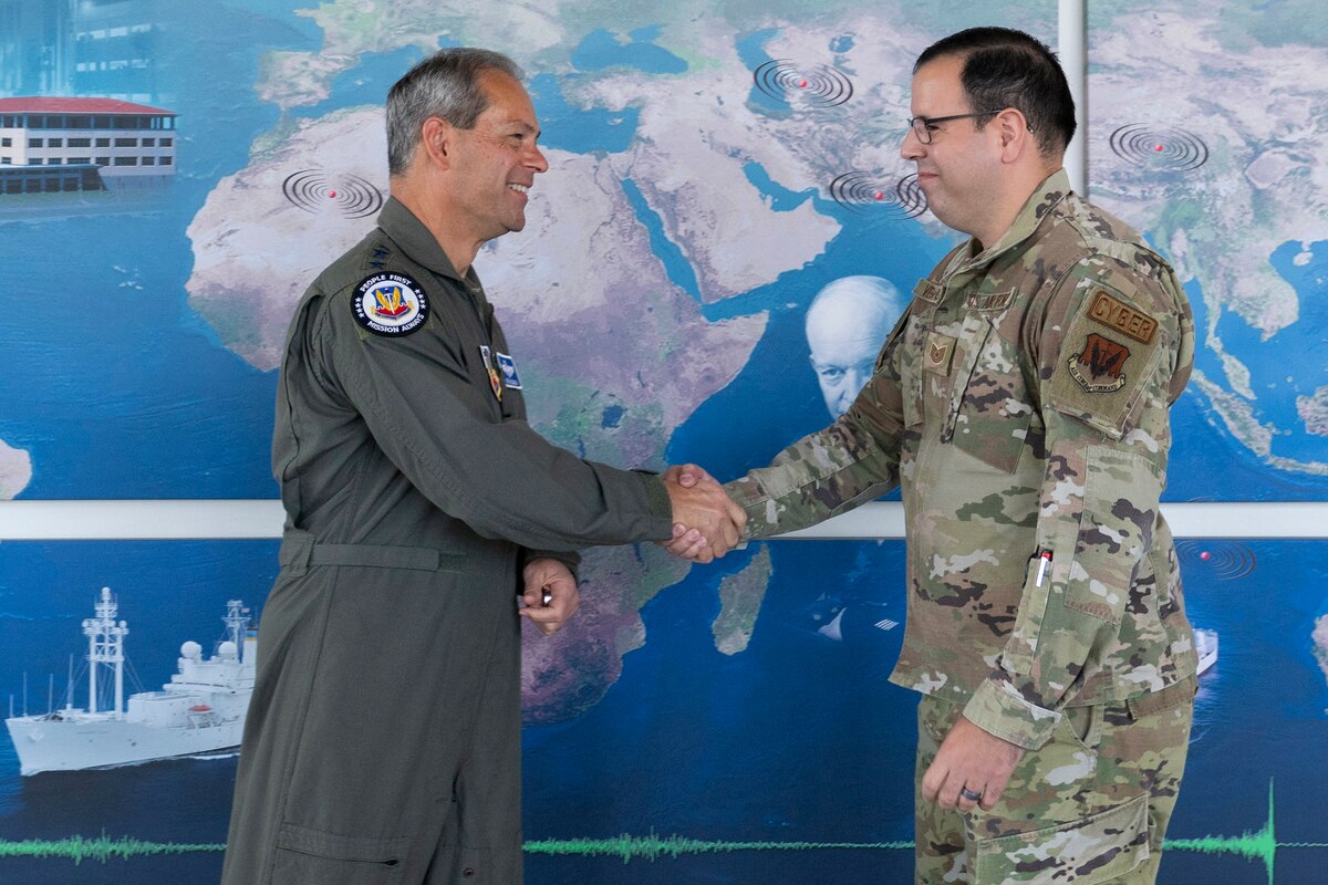COMACC, Command Chief immerse into AFTAC mission > Air Combat Command ...
