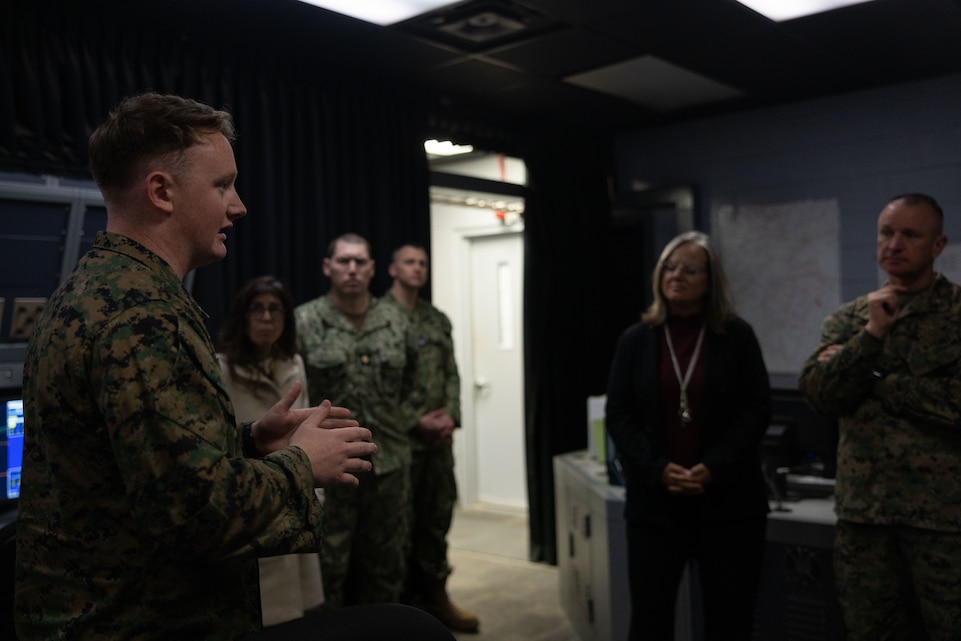 NAVFAC Mid-Atlantic CO tours MCAS Cherry Point > Marine Corps ...