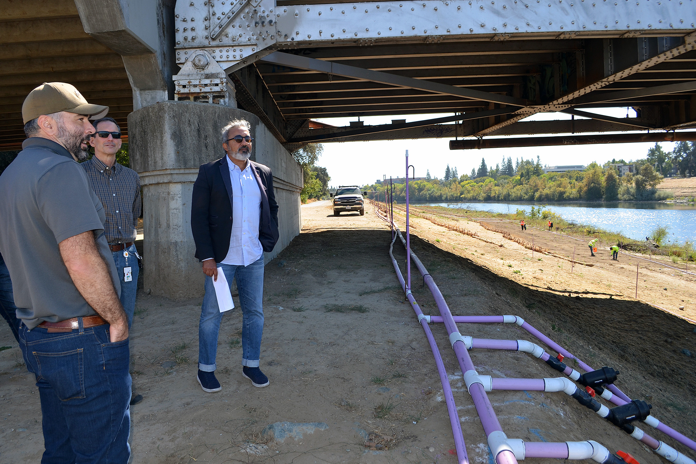 Visit to project sites offers Congressman insight on USACE levee work ...