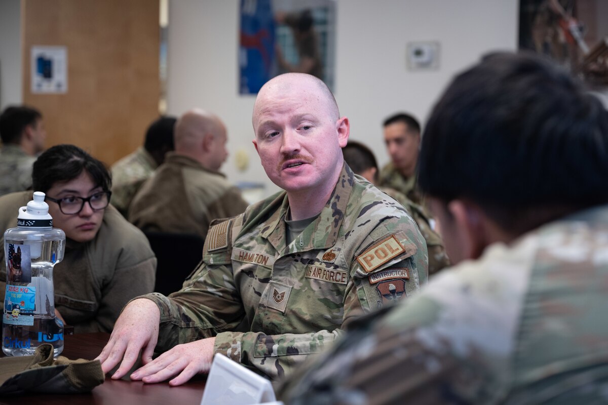 New Airmen get face-to-face advice during FTEC mentor session ...