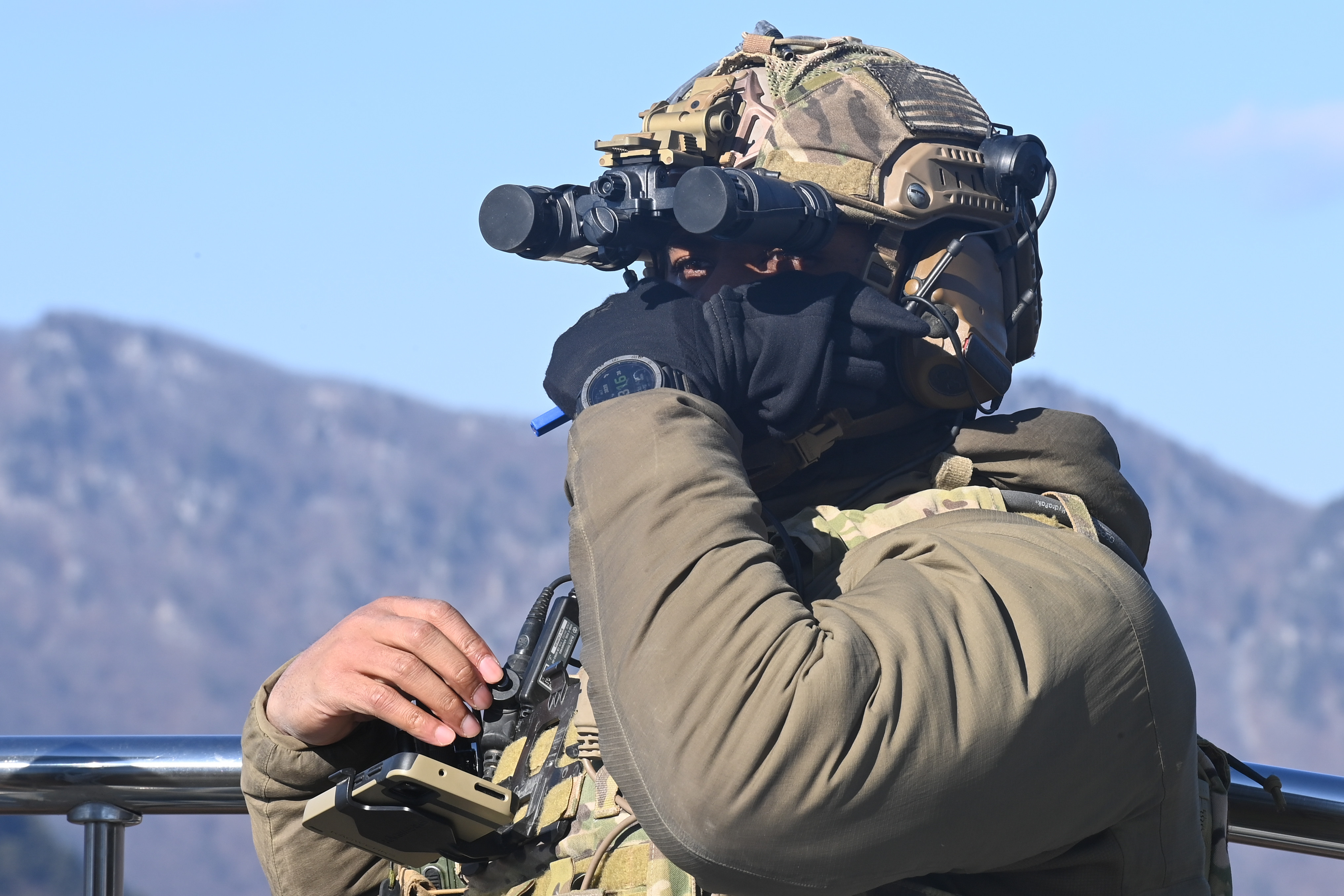 PACAF F-16s join ROKAF F-15Ks for live close air support training ...