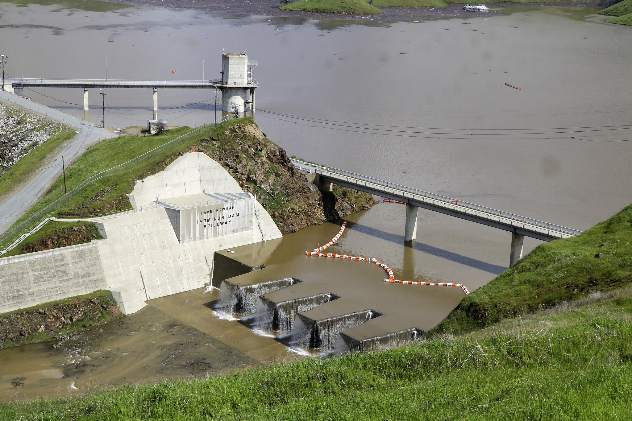 Water Flows Over Fuse Gates of Terminus Dam